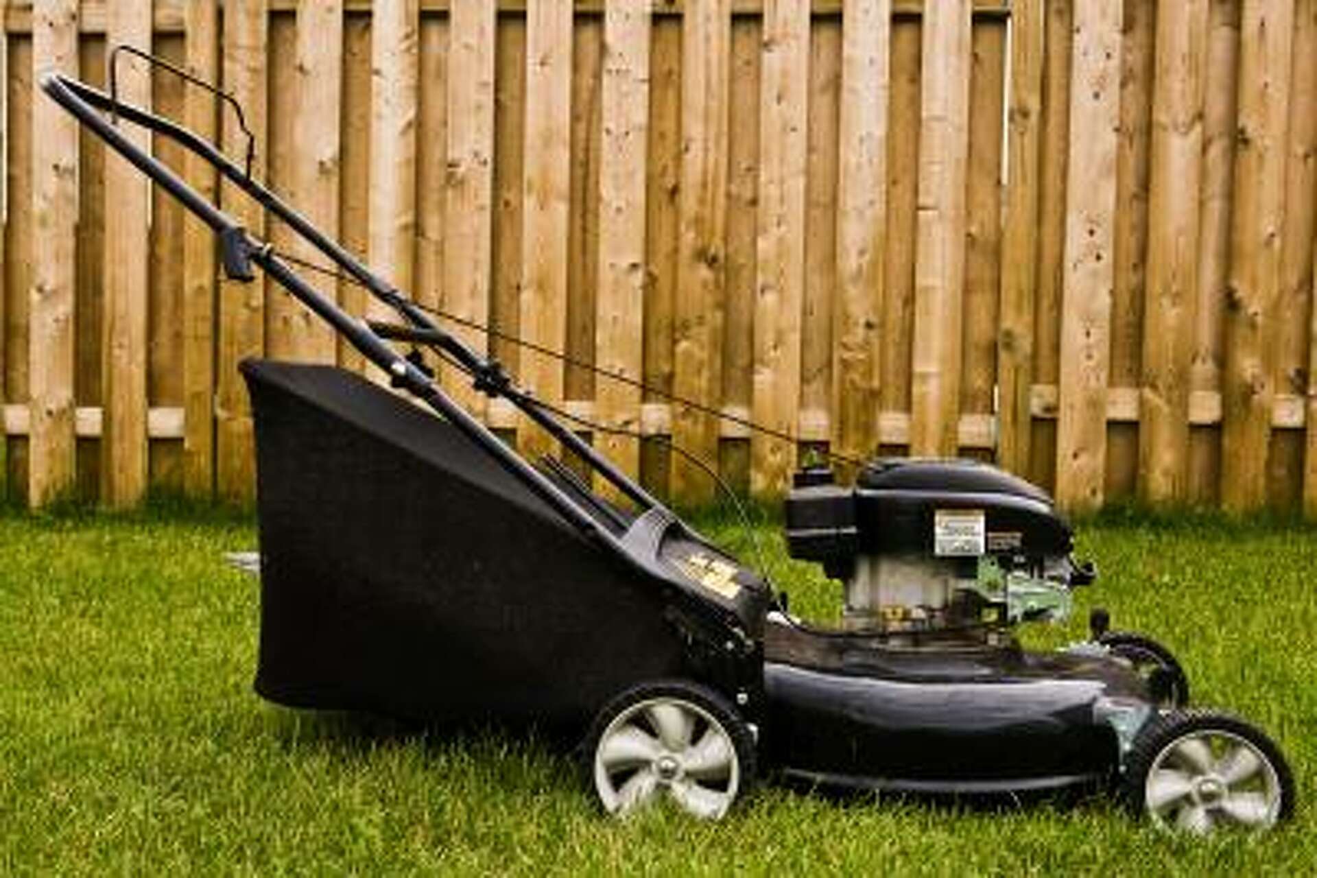 How to Deduct Lawn Business Equipment From Taxes