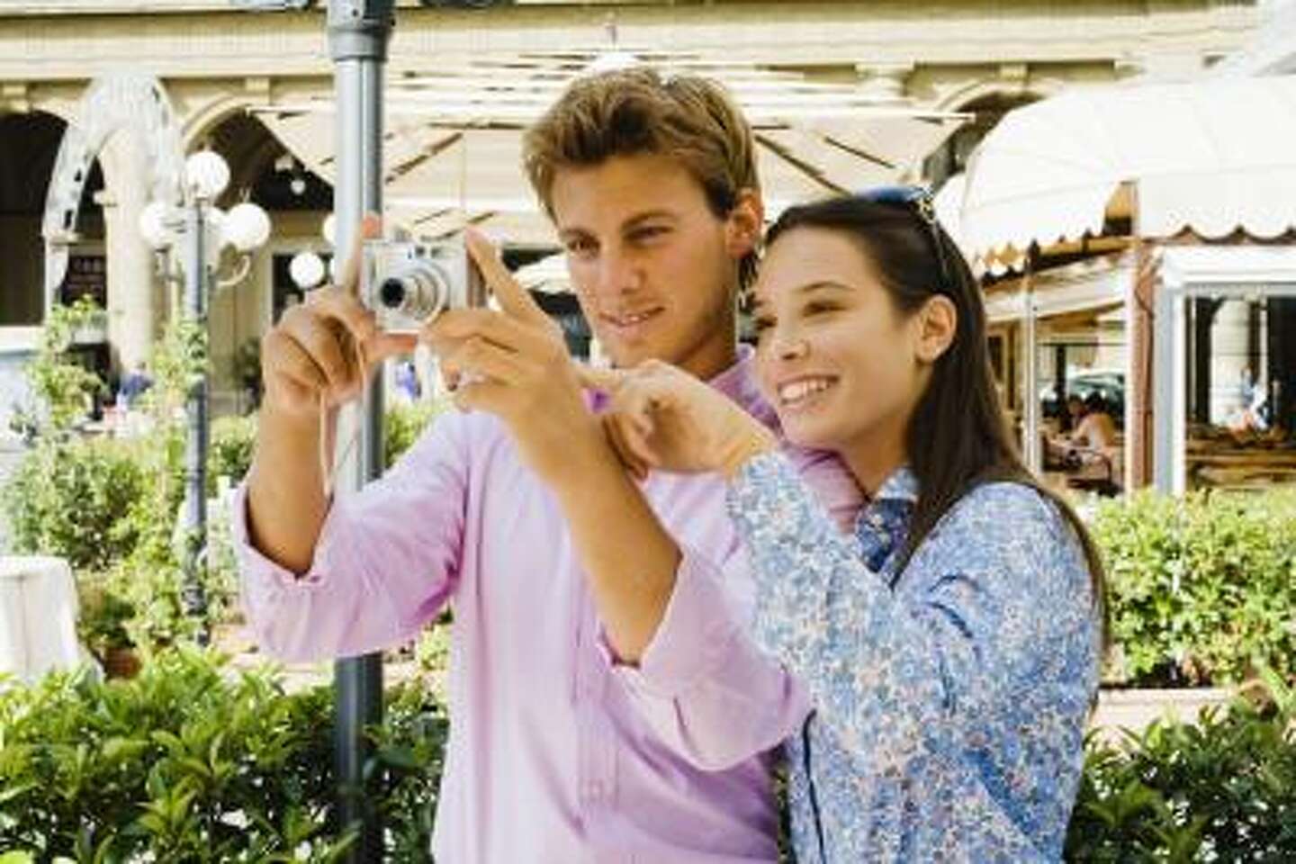 How to Transfer Pictures From Computer to a SD Memory Stick