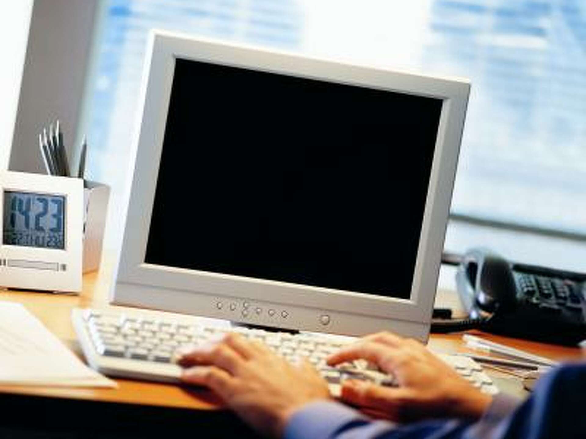 When I Go Full Screen on YouTube, My Monitor Goes Black