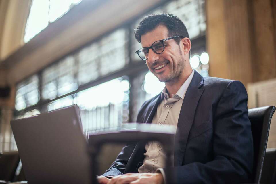 The Difference Between an Executive Director & a Chief Executive Officer