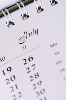 Difference Between a Fiscal Year and Calendar Year in Managerial Accounting