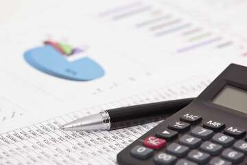 Difference Between Incurred Expenses & Paid Expenses