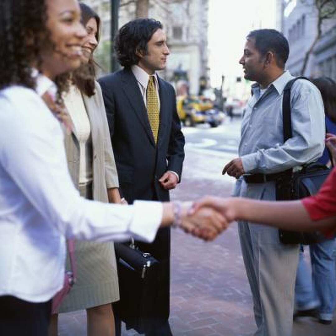 The Difference Between an Independent & a Dependent Organization