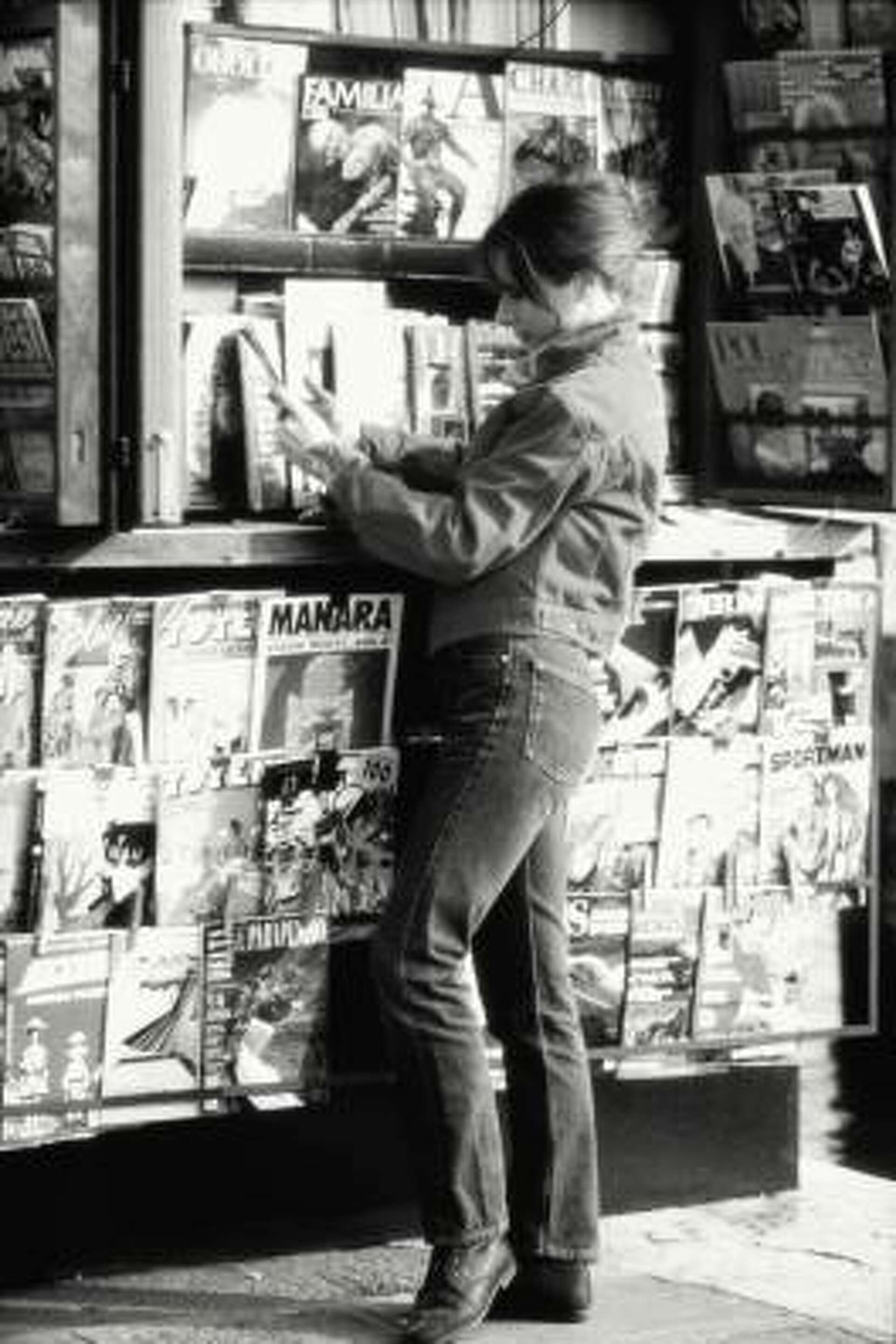 Difference Between Mainstream & Alternative Media