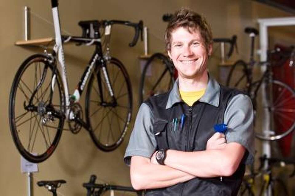 What Is the Difference Between a Manager in Training and an Assistant ...