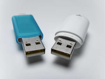 What Is the Difference Between Powered & Non-Powered USB Hubs?