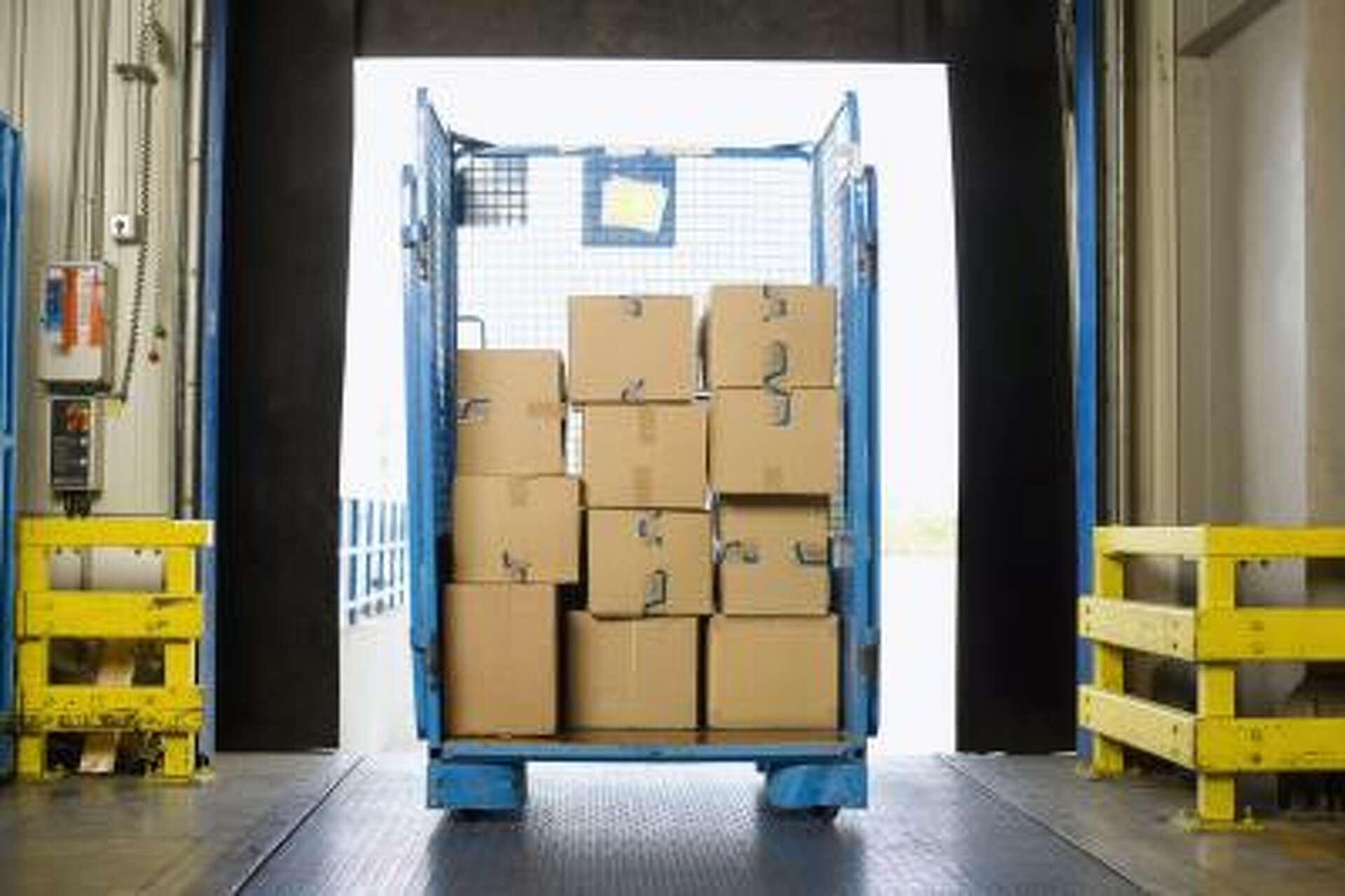 What Is the Difference Between Resale & Retail License?