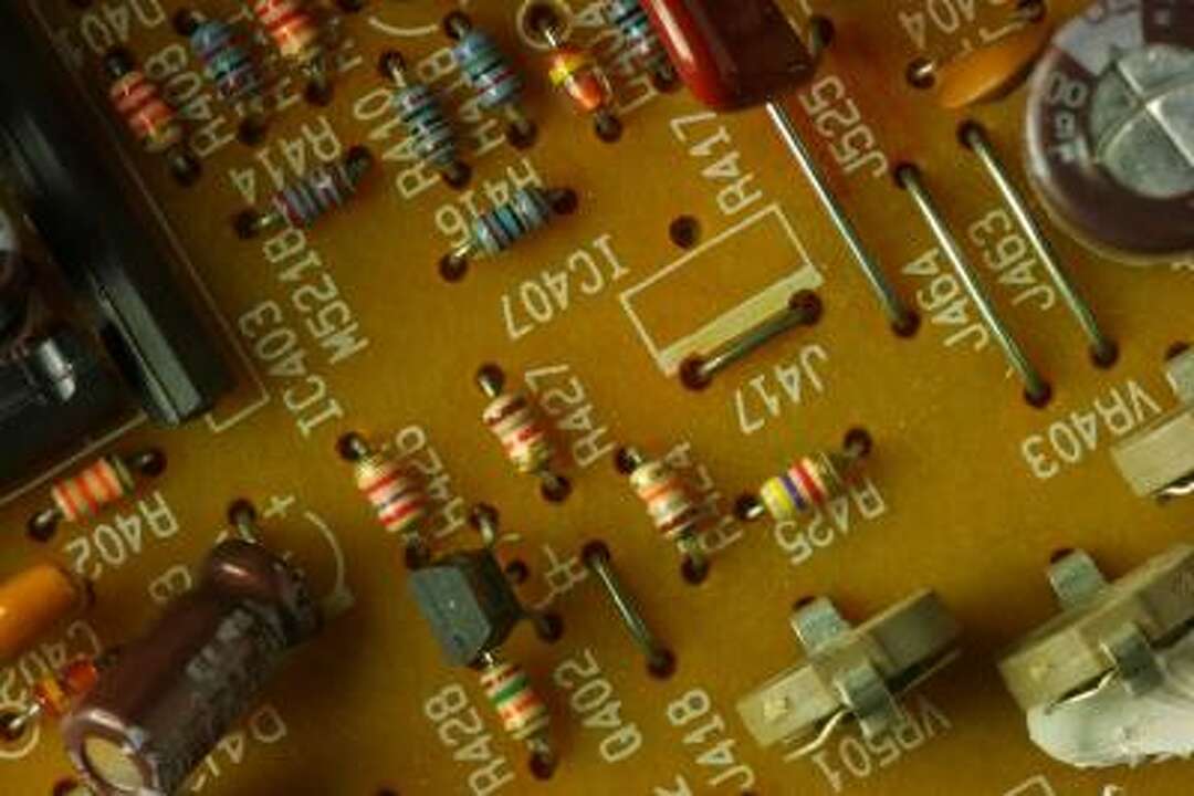 What is the Difference Between a Server & a Work Station?