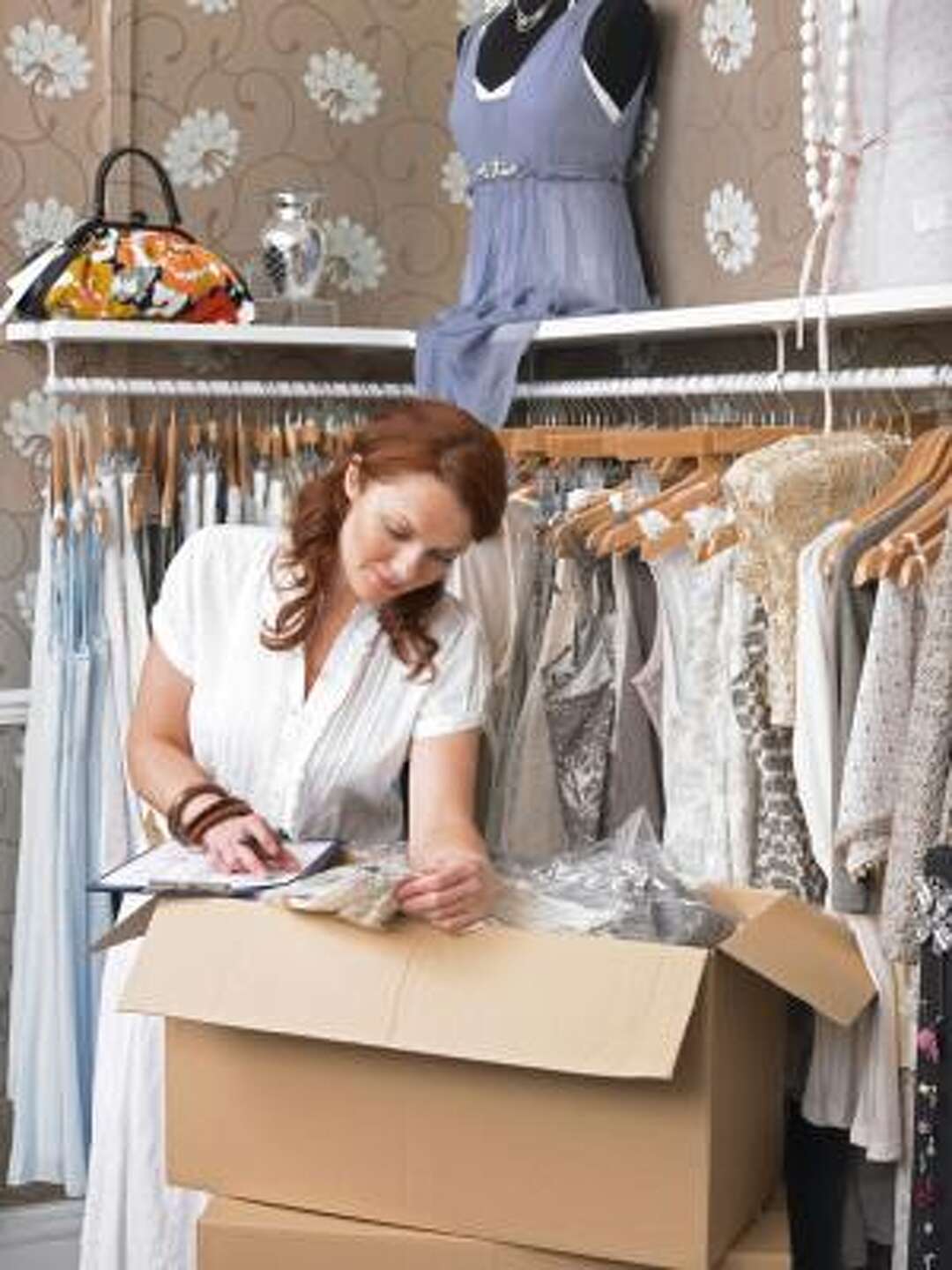 What Are the Differences Between Inventory & Goods for Resale?