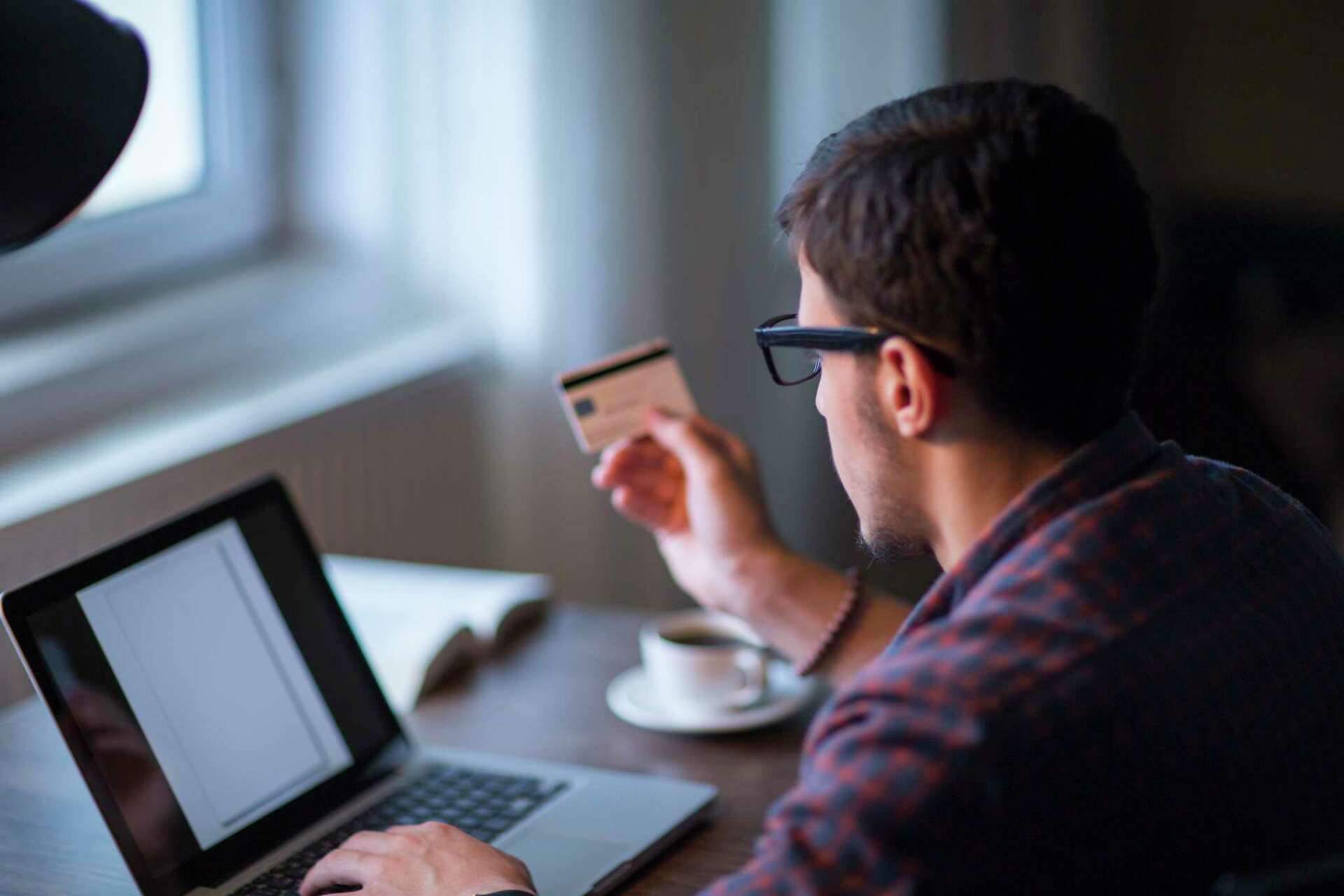 How to Identify a Credit Card by the Account Number