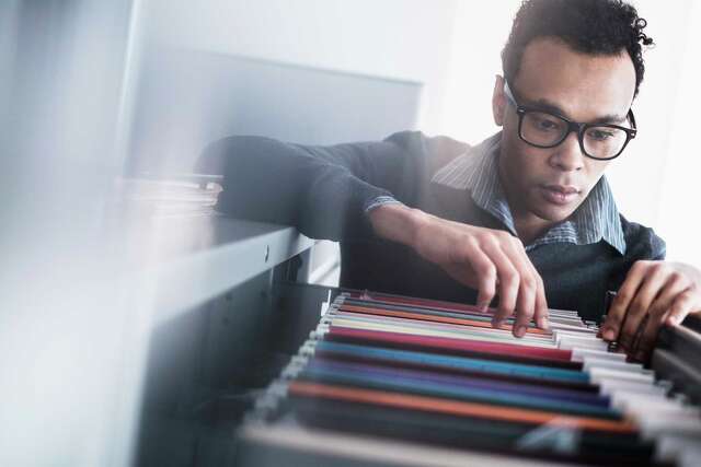 Different Ways to File Documents in a Filing Cabinet