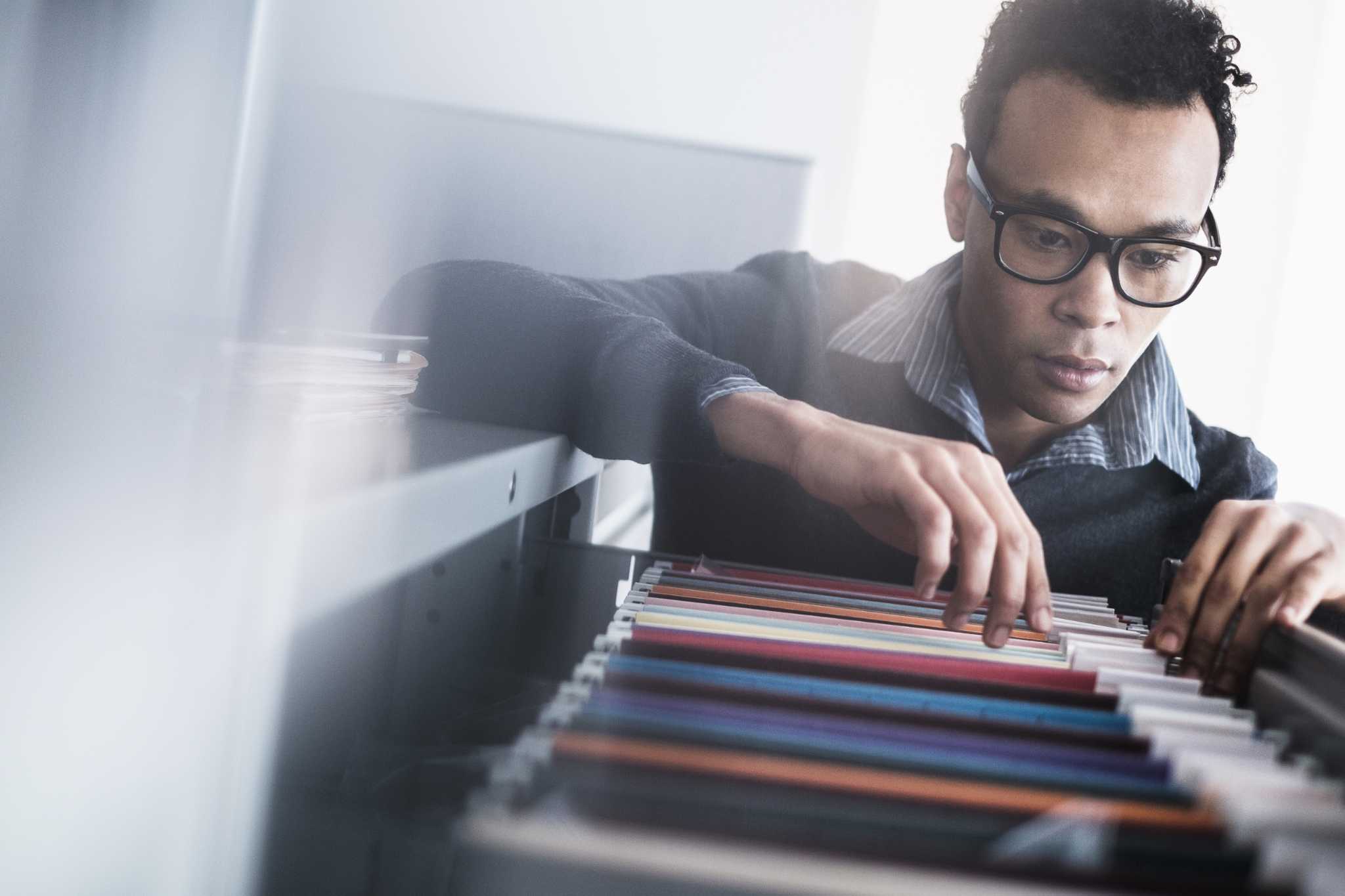 Different Ways to File Documents in a Filing Cabinet