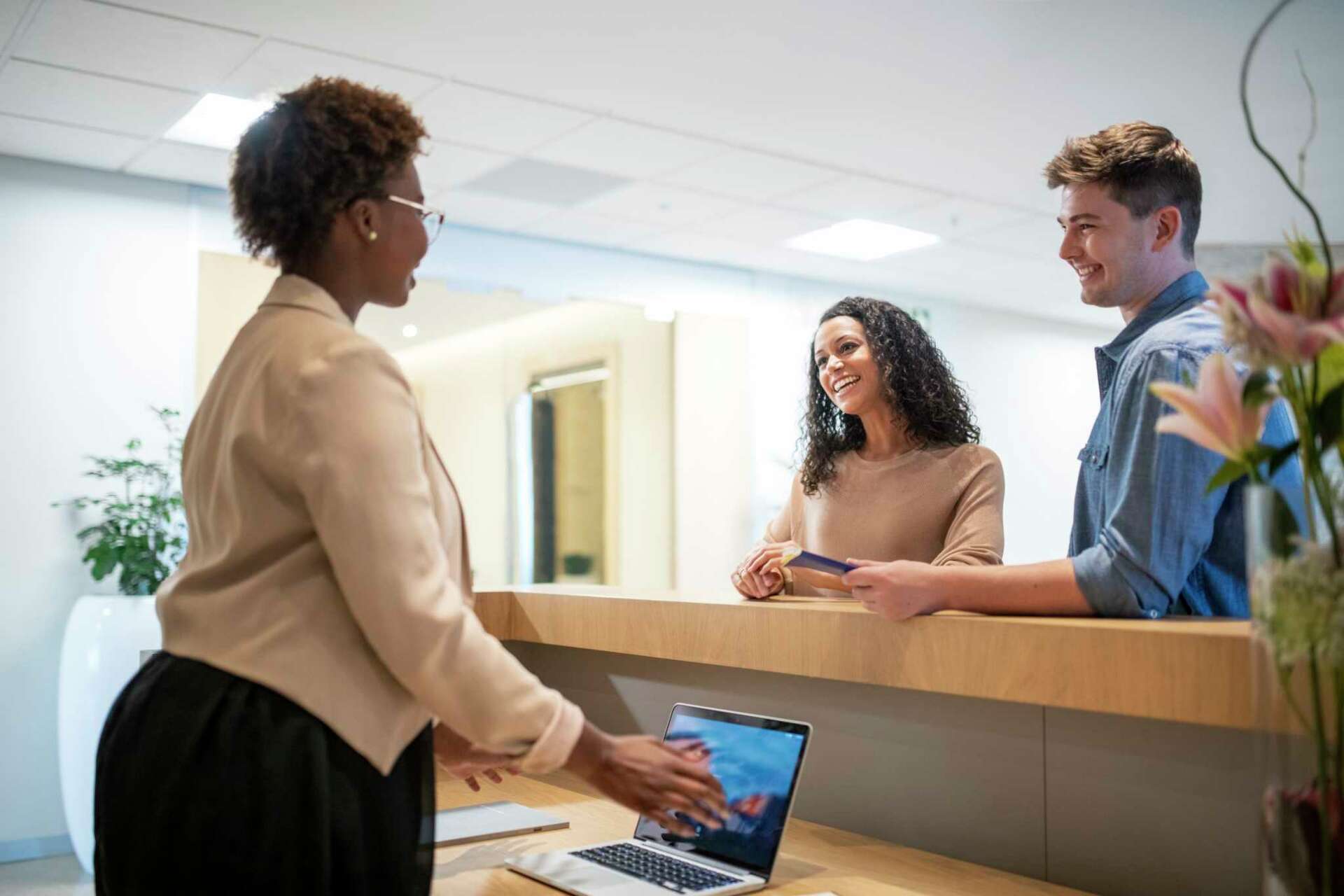 Duties of a Front Desk Receptionist