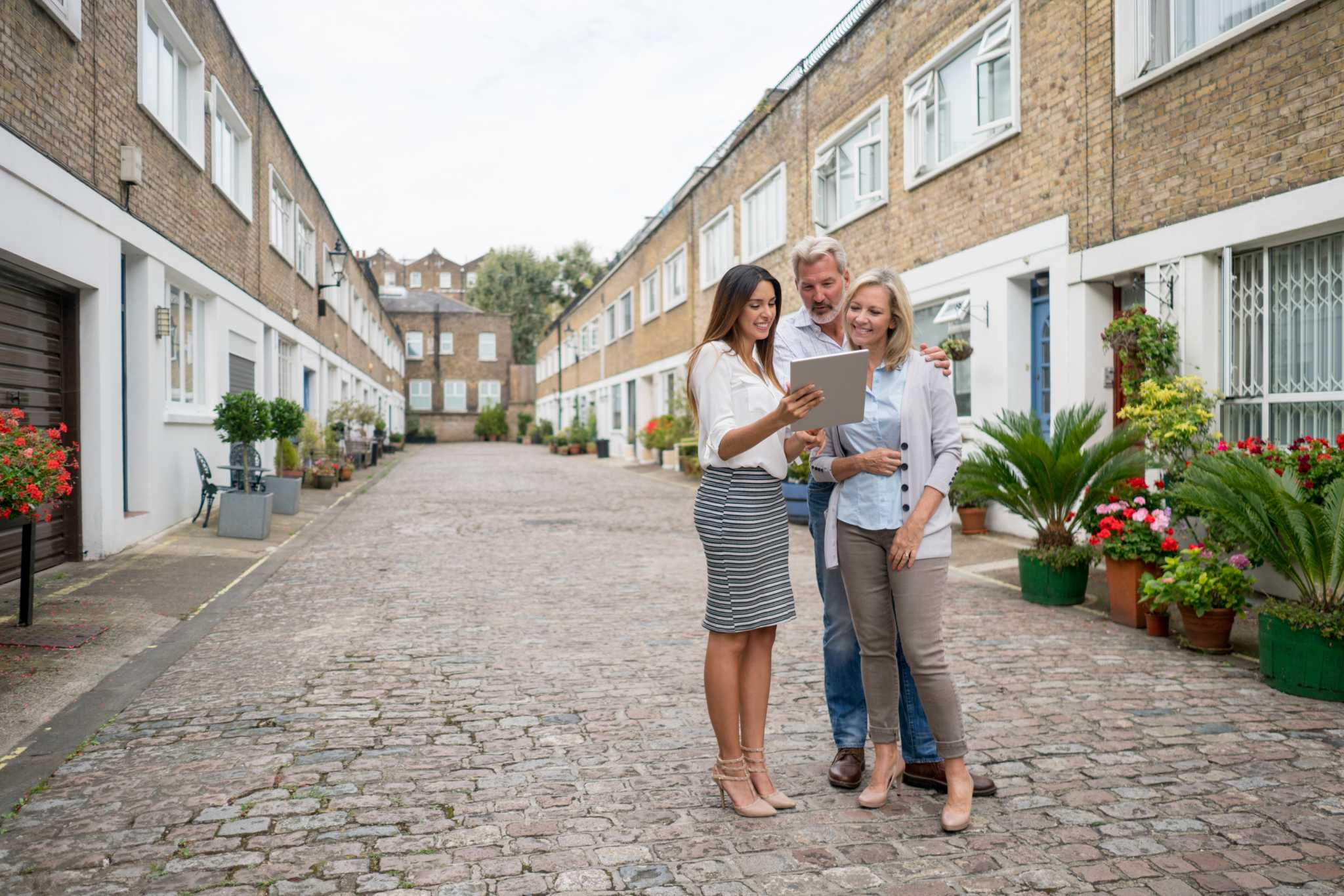 What Are the Duties & Roles of a Title Company?