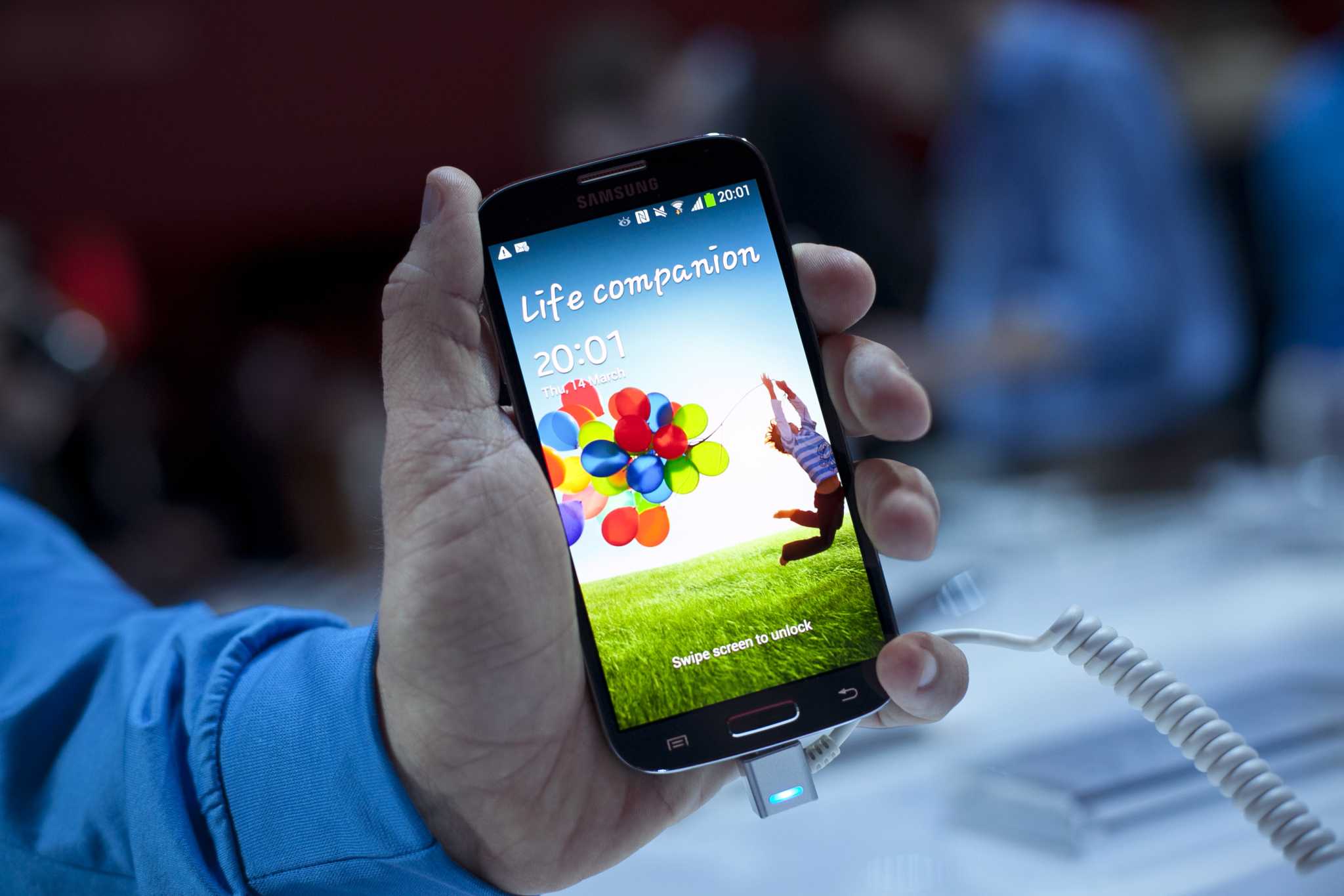How to Take a Screen Shot of Something on the Samsung Galaxy S4