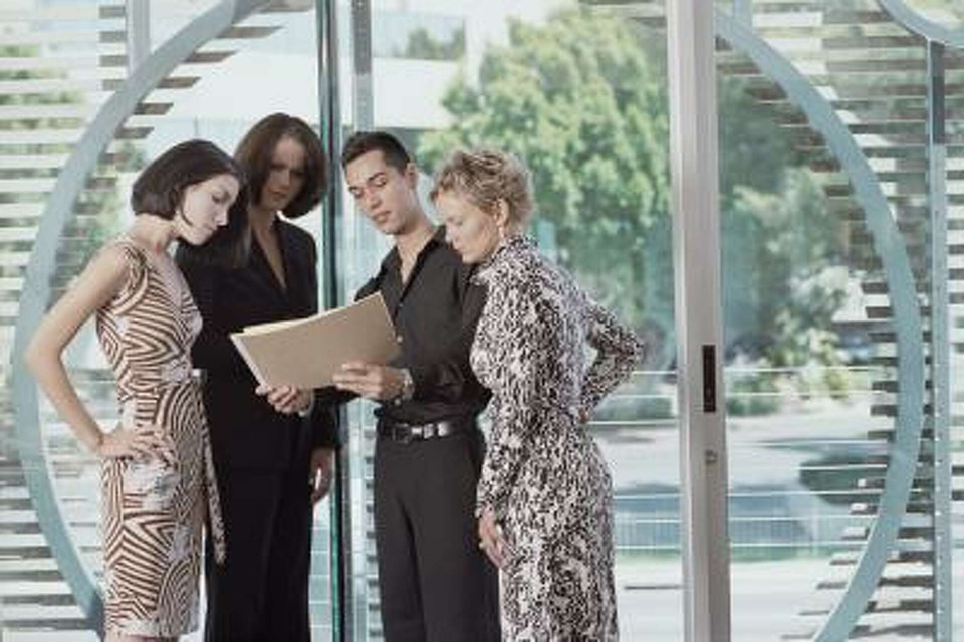 Showing Critical Path Vs. Critical Tasks in MS Project