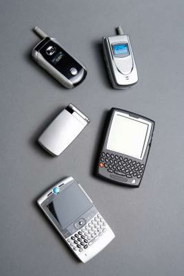 How Far Can a Cell Tower Be for a Cellphone to Pick Up the Signal?