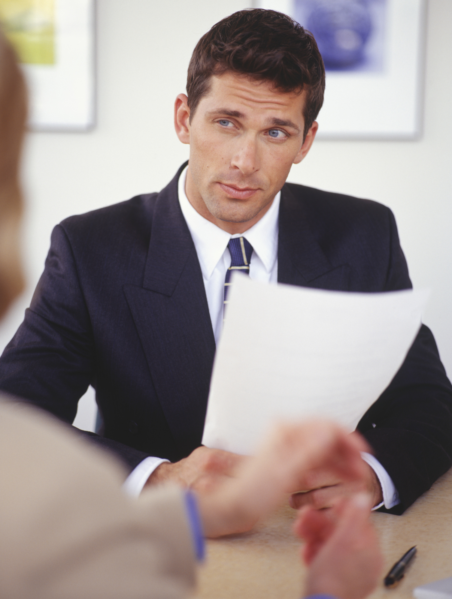 How to Give a Positive and Negative Employee Review