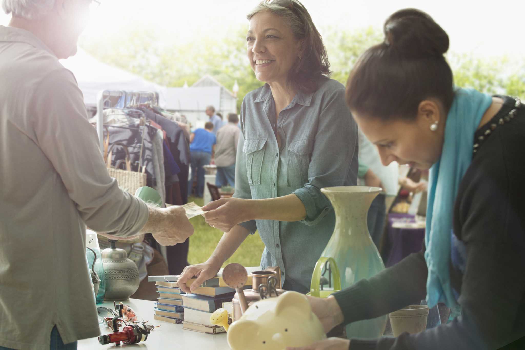 What Are Good Products to Sell at Trade Days or Flea Markets?