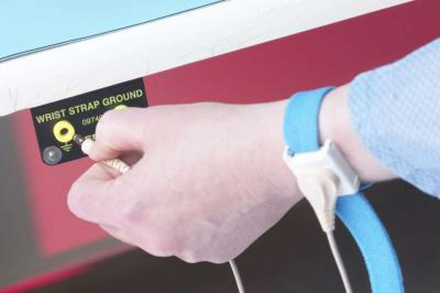 How to Ground Yourself When Working on a Computer