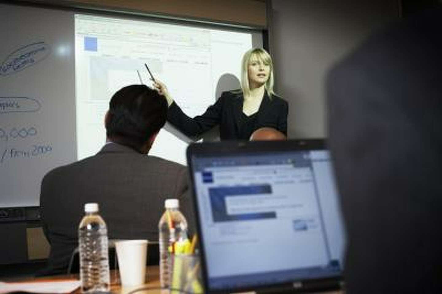 How to Outline a Font in PowerPoint