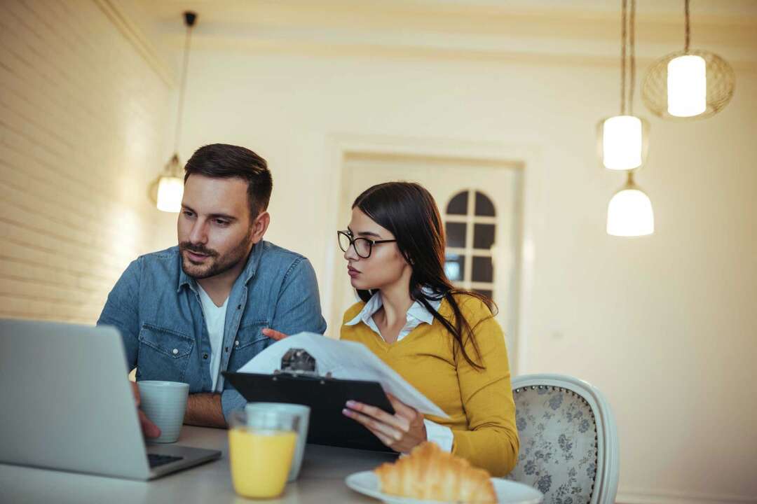 How to Include an NR4 Form in TurboTax