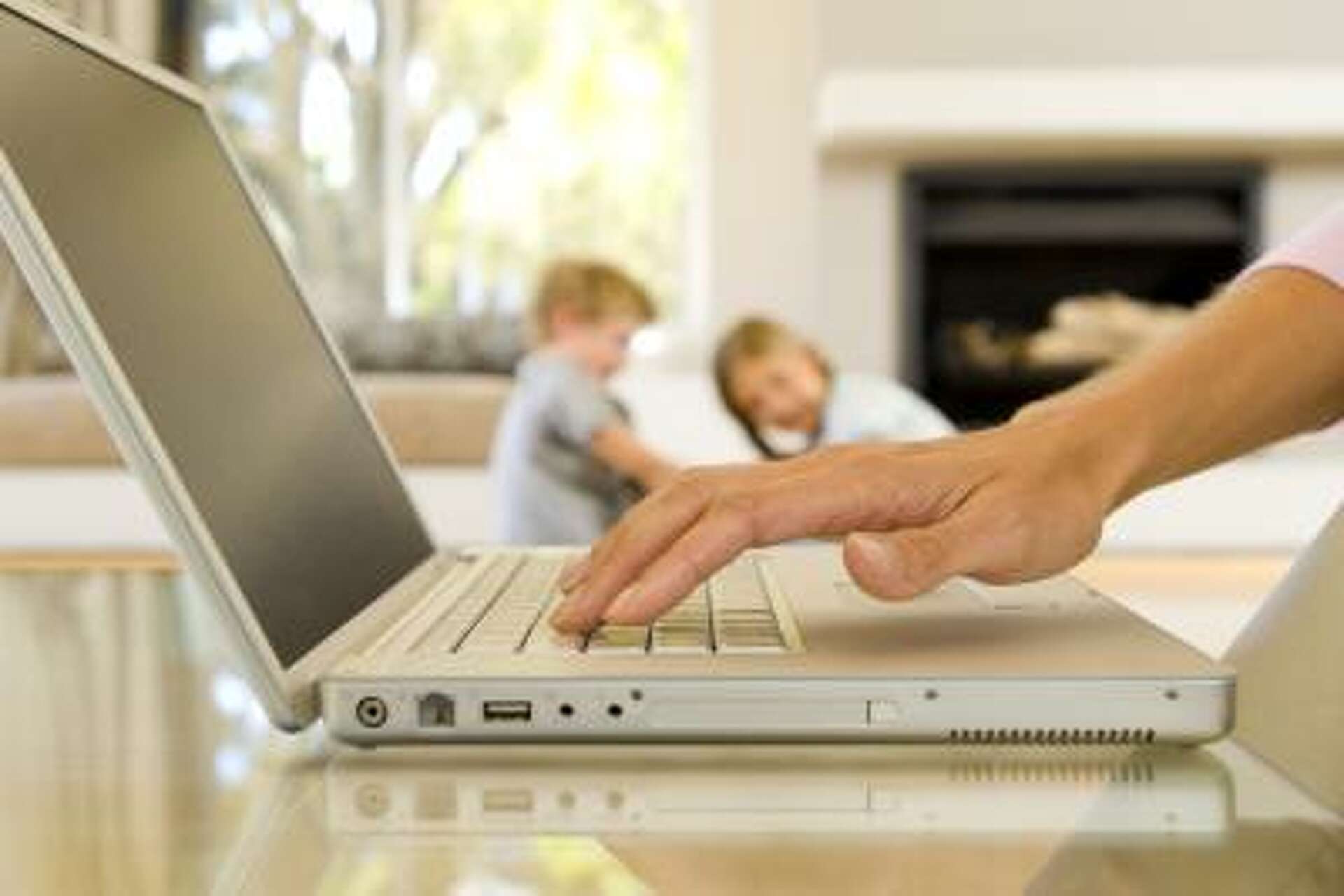 How to Find Out the Date of Manufacture on an HP Computer