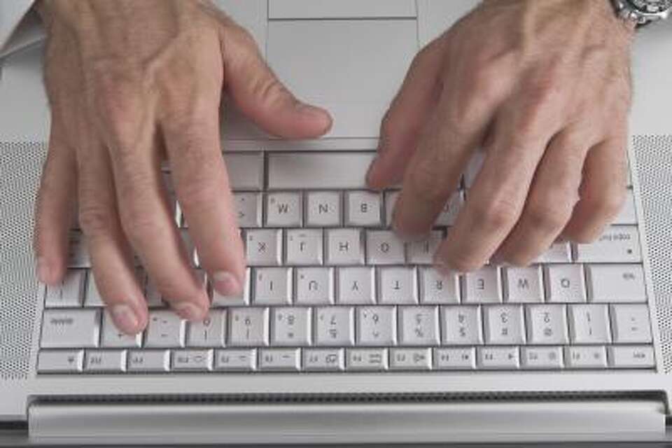 How to Find the Line Over the Letter N on a Laptop Keyboard