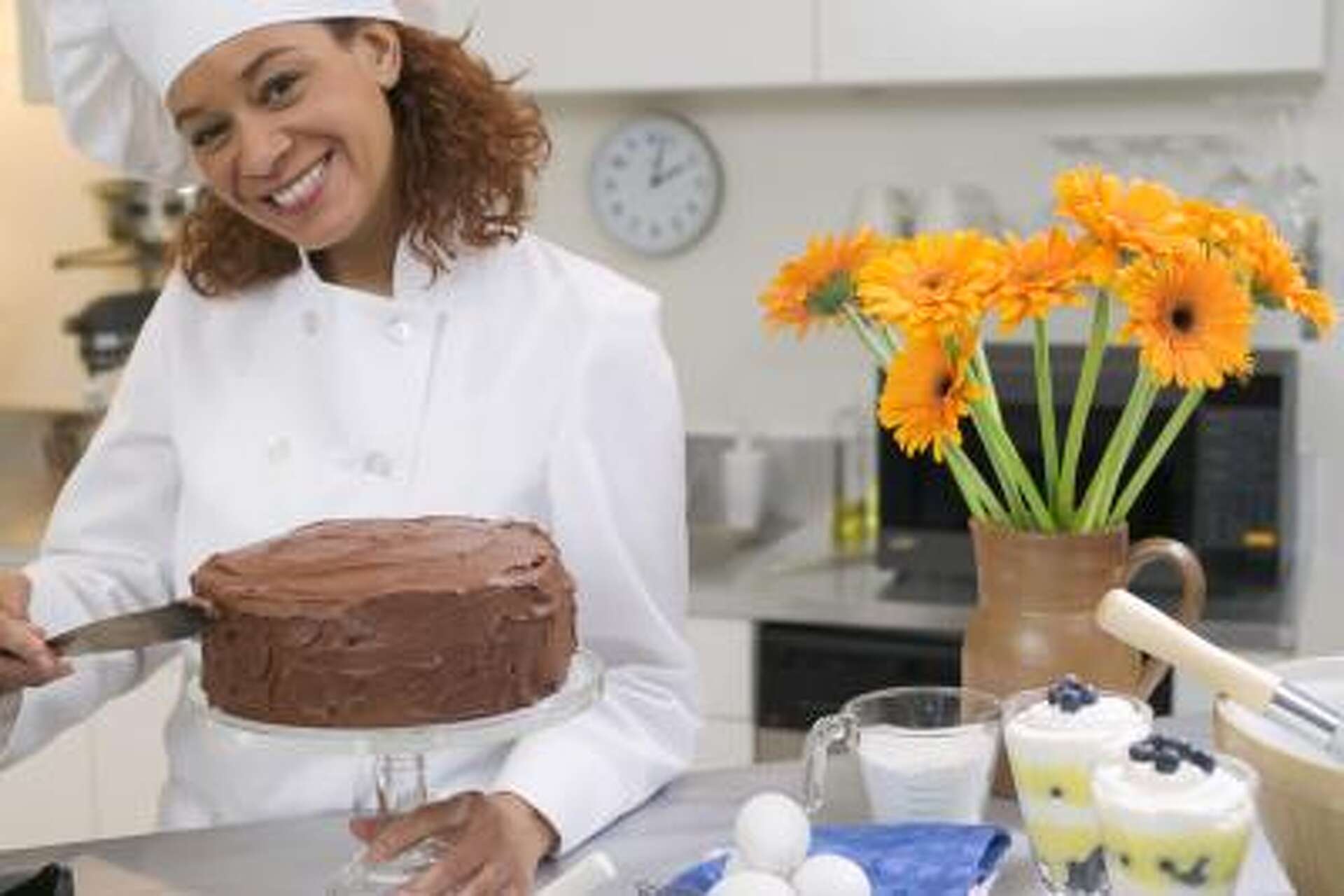 How to Make a Home Business for Customized Birthday Cakes