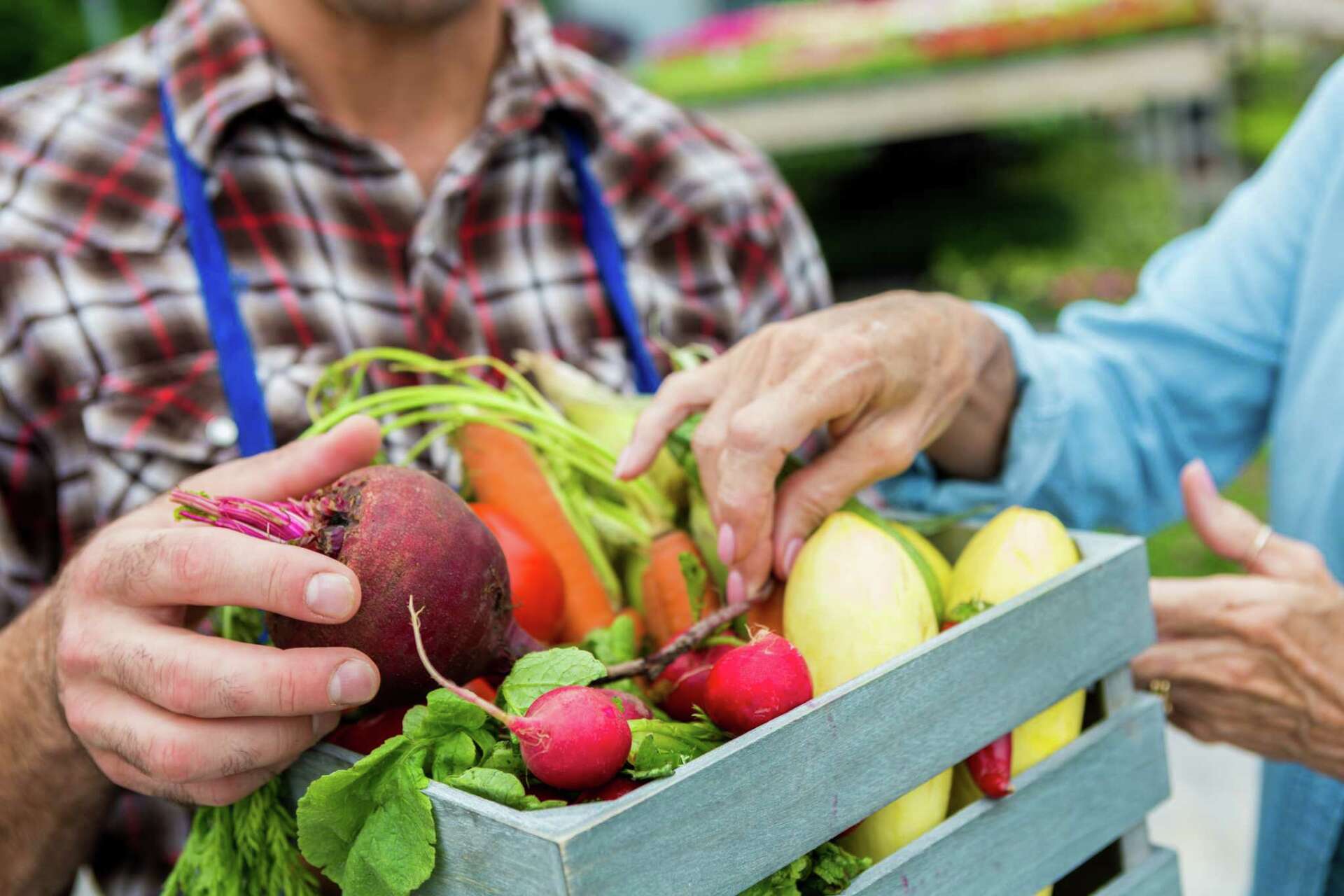 How to Make Money Selling Fruits & Vegetables From a Produce Stand