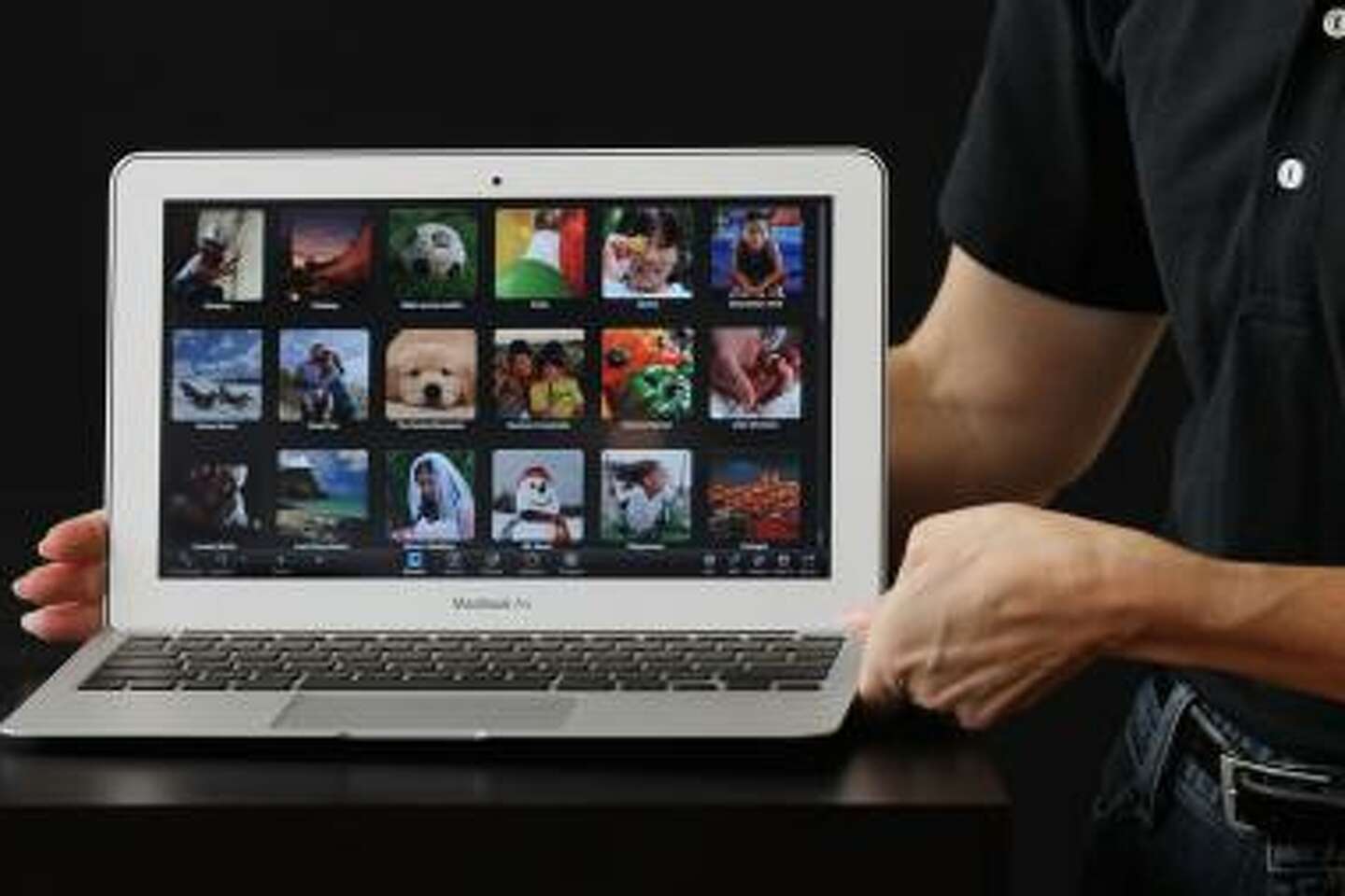 How to Use DVI to Connect a MacBook to a TV Monitor