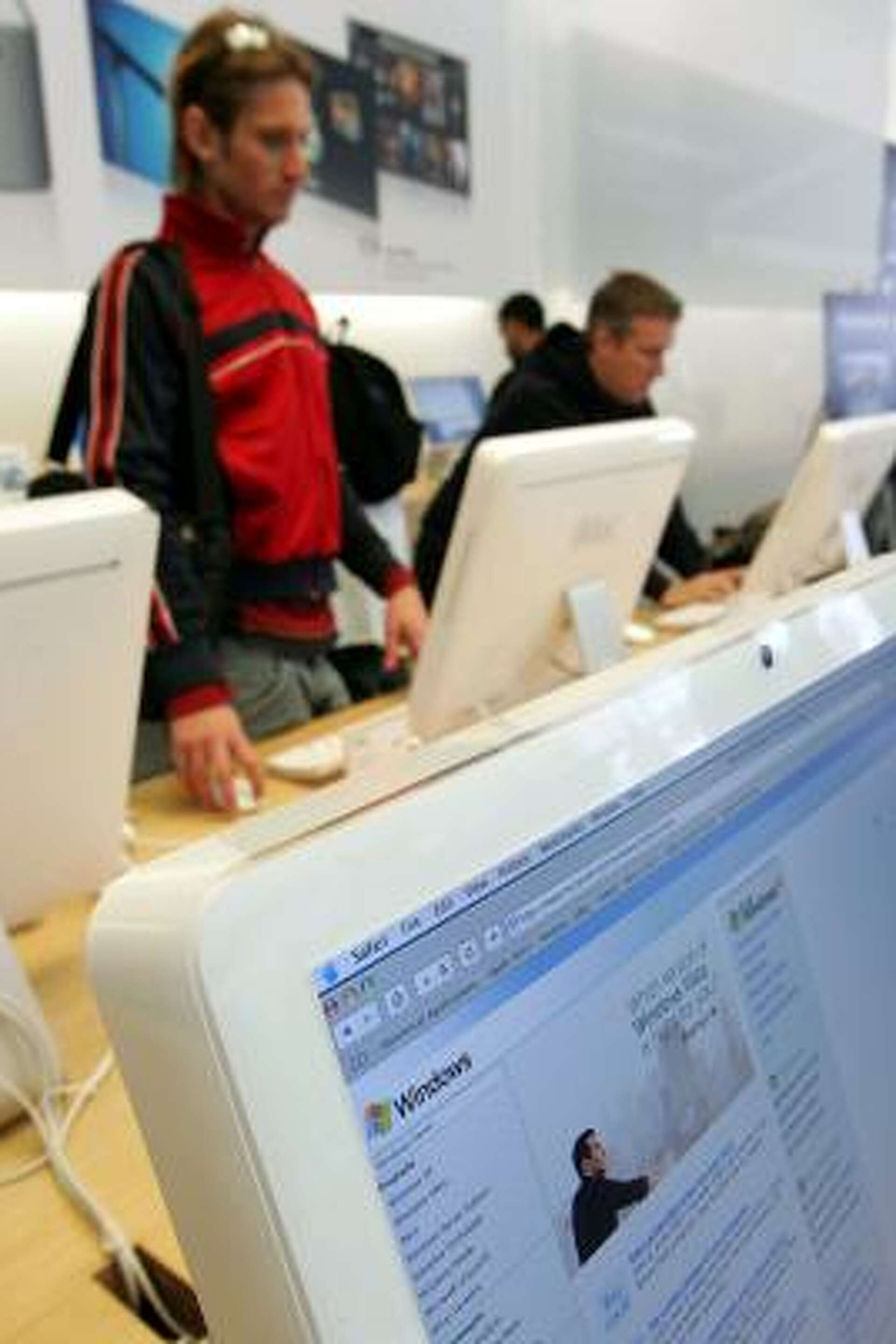 How to Minimize a Full Screen on a Mac