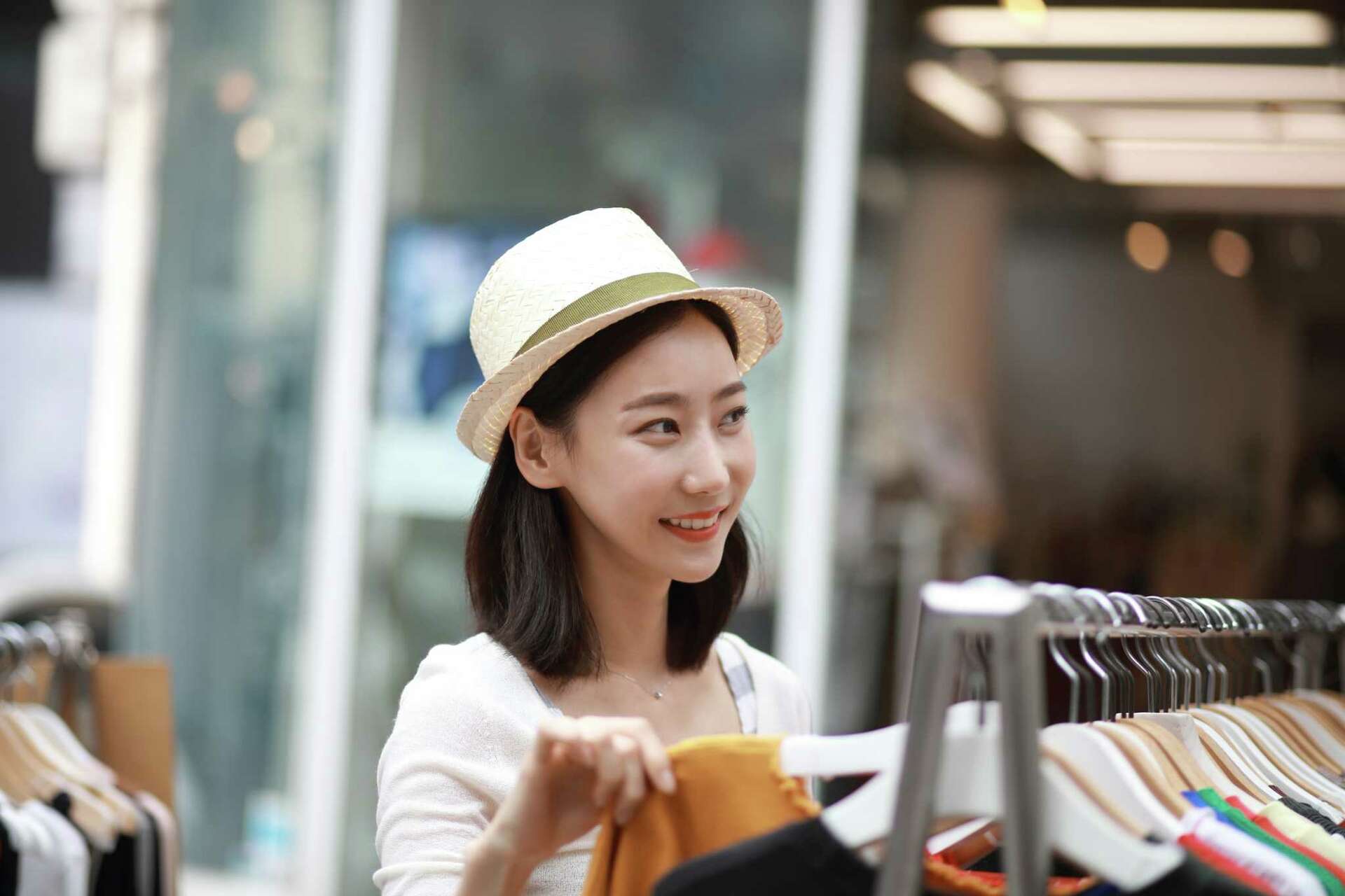 How Much Revenue Does the Average Clothing Company Make?