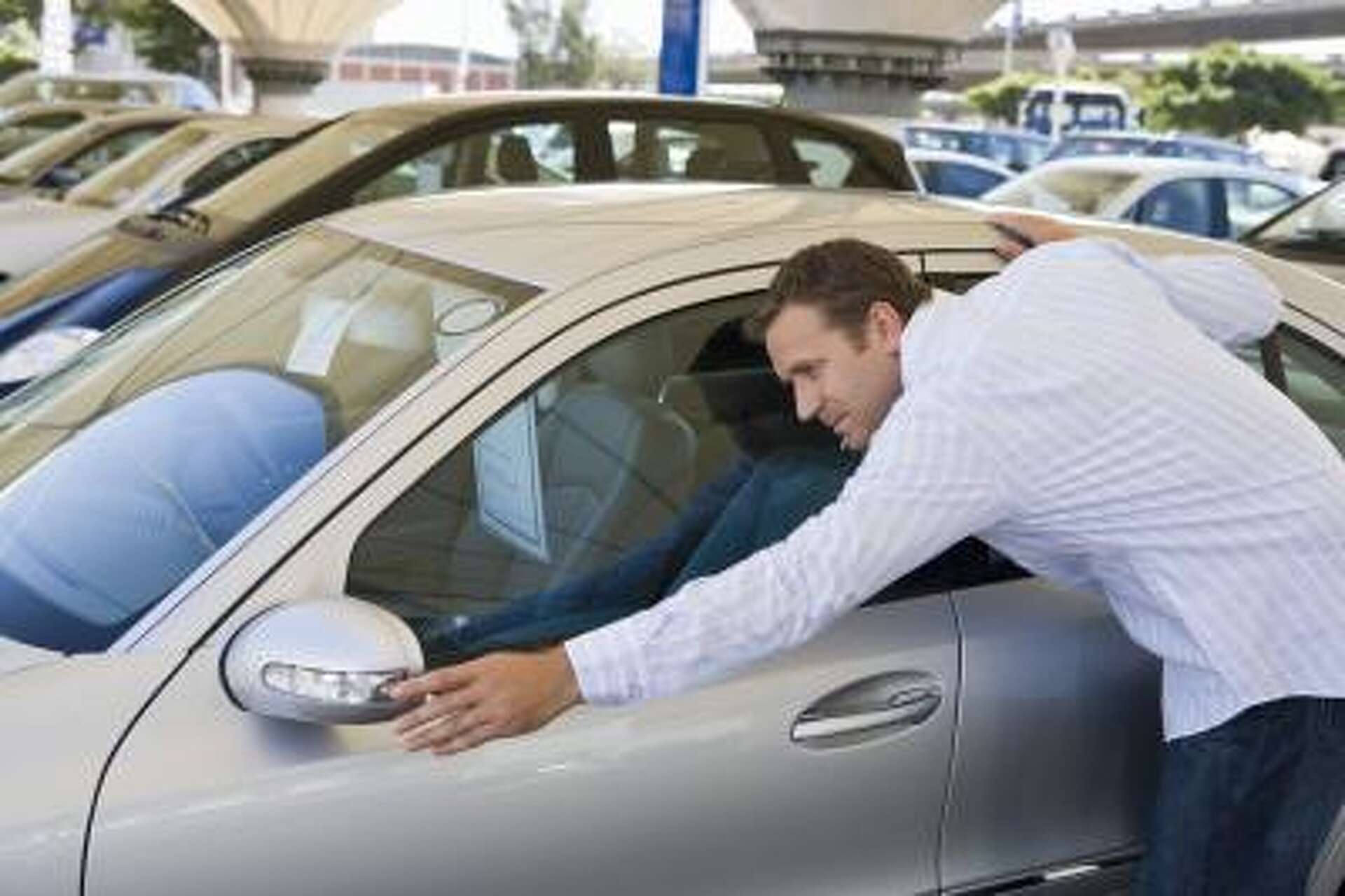 How to Operate an Independent Car Dealership in Texas