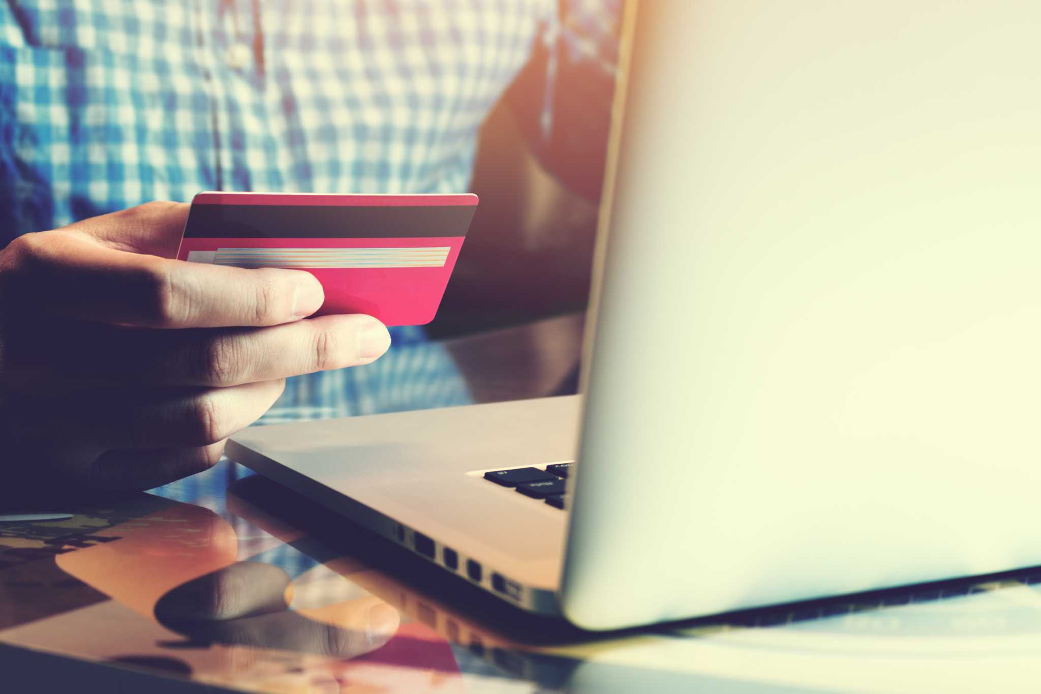 How to Pay Someone With a PayPal Account If You Don't Have One