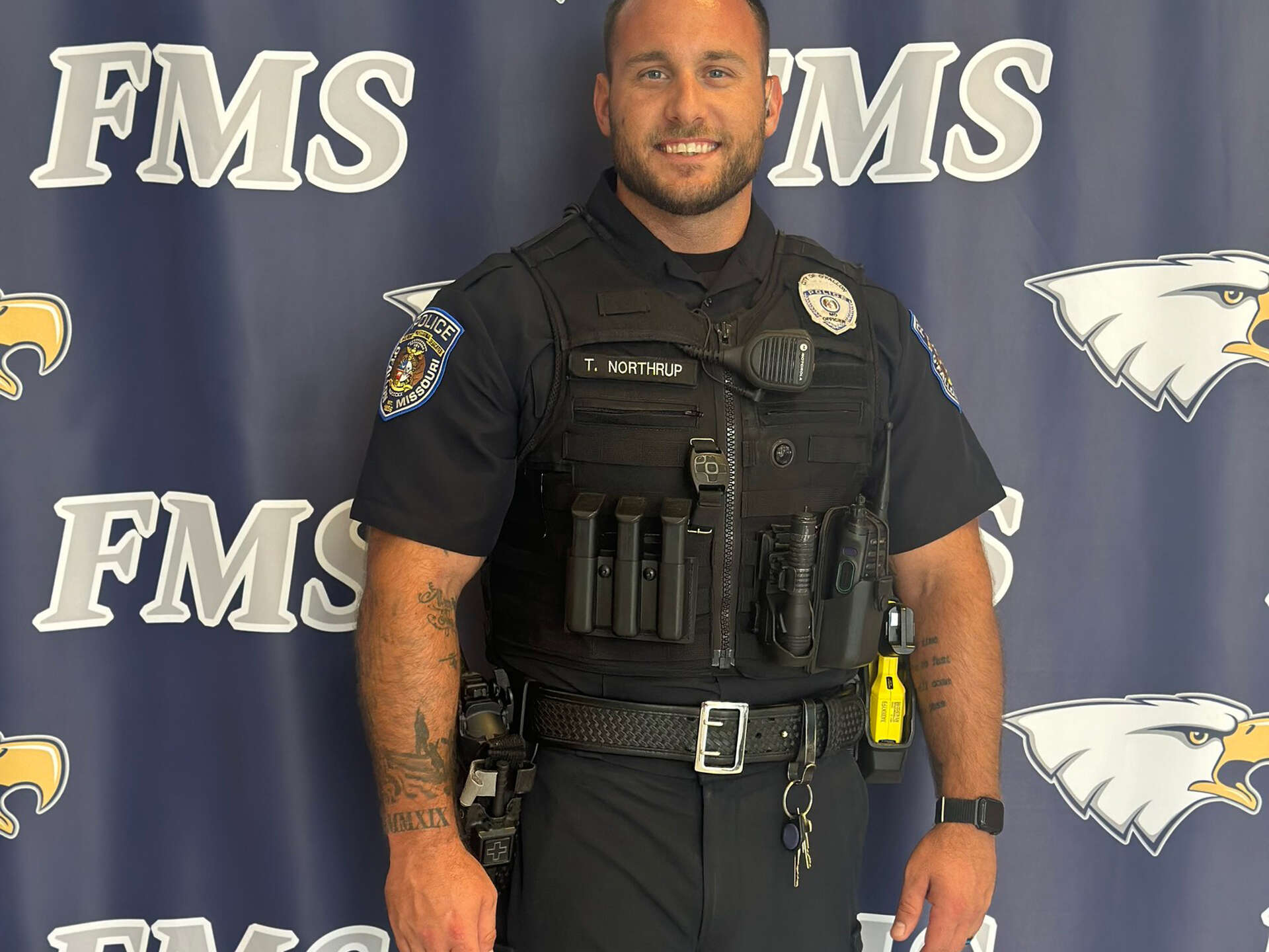 Moms rush to Facebook to comment on handsome St. Louis-area cop