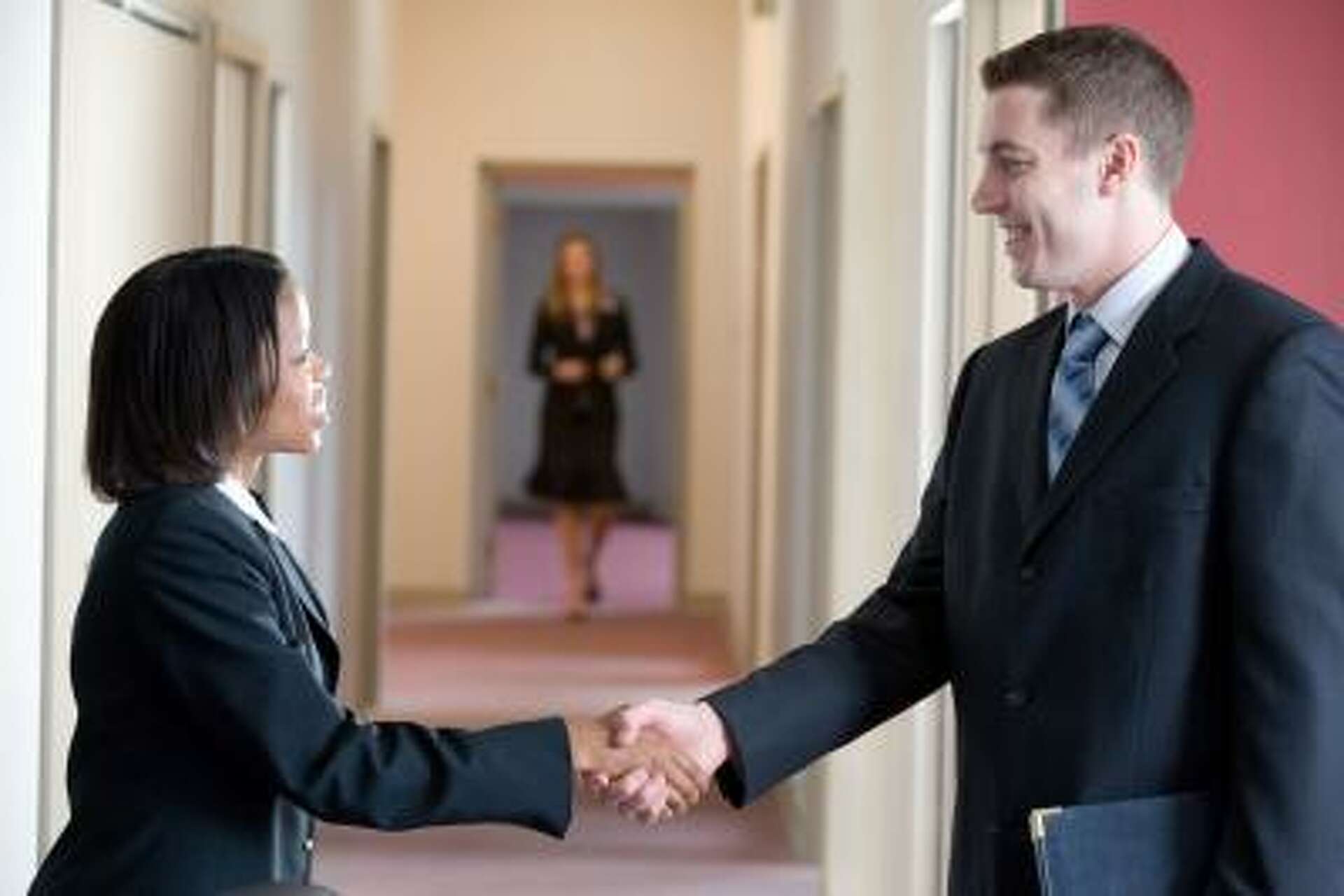 Pros & Cons of the Pre-Approach Sales Techniques