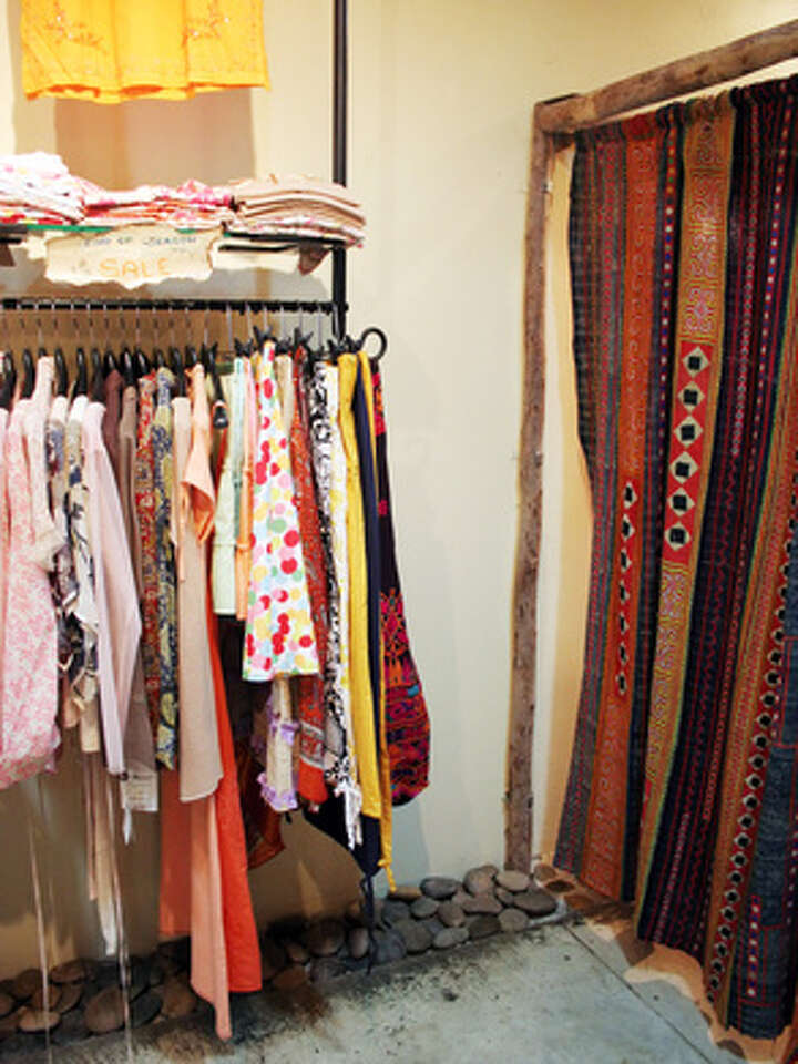 How to Start a Clothing Line and Market It