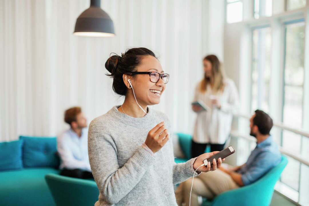 What Is the Role of the Cell Phone in Communication Today?