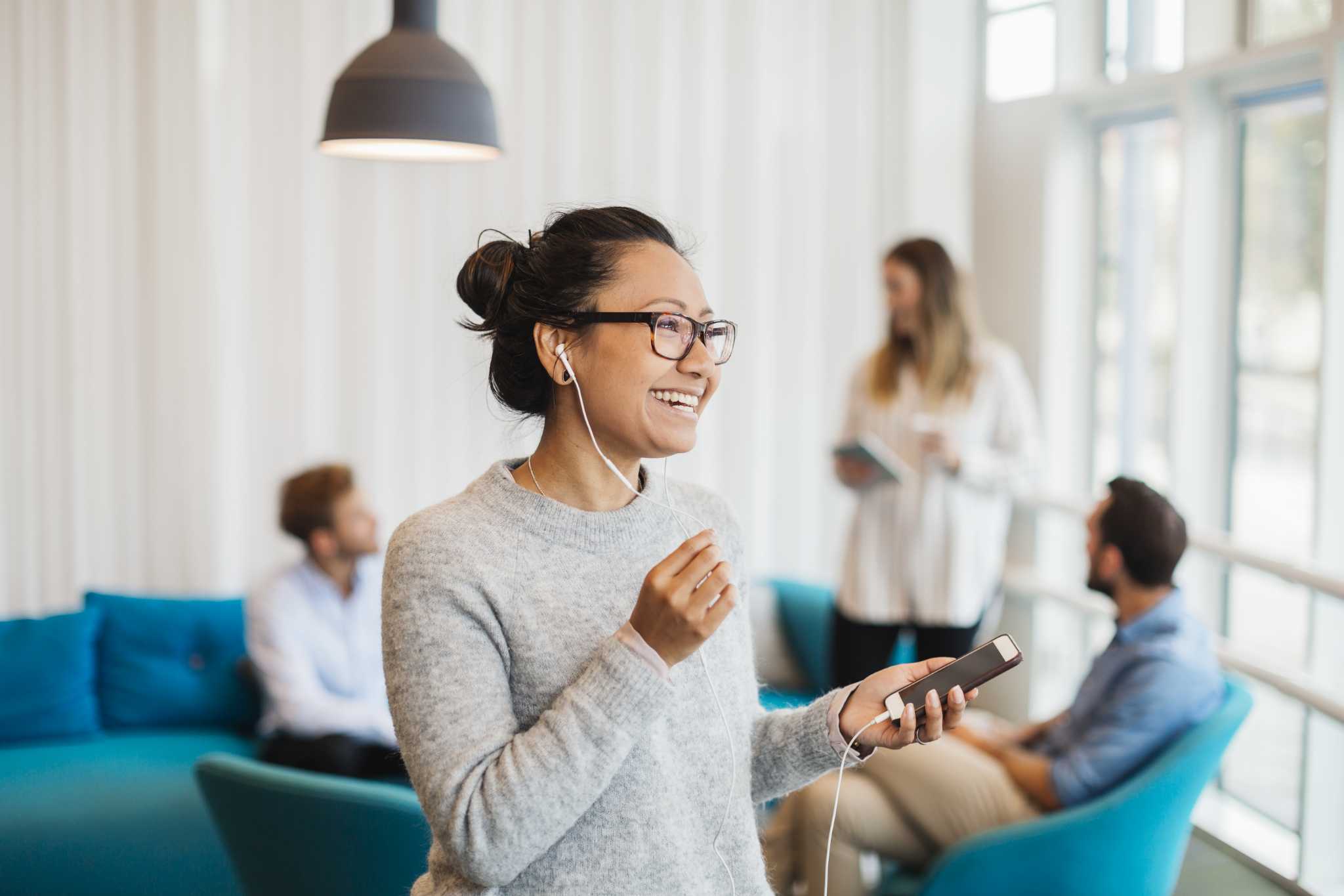 What Is the Role of the Cell Phone in Communication Today?