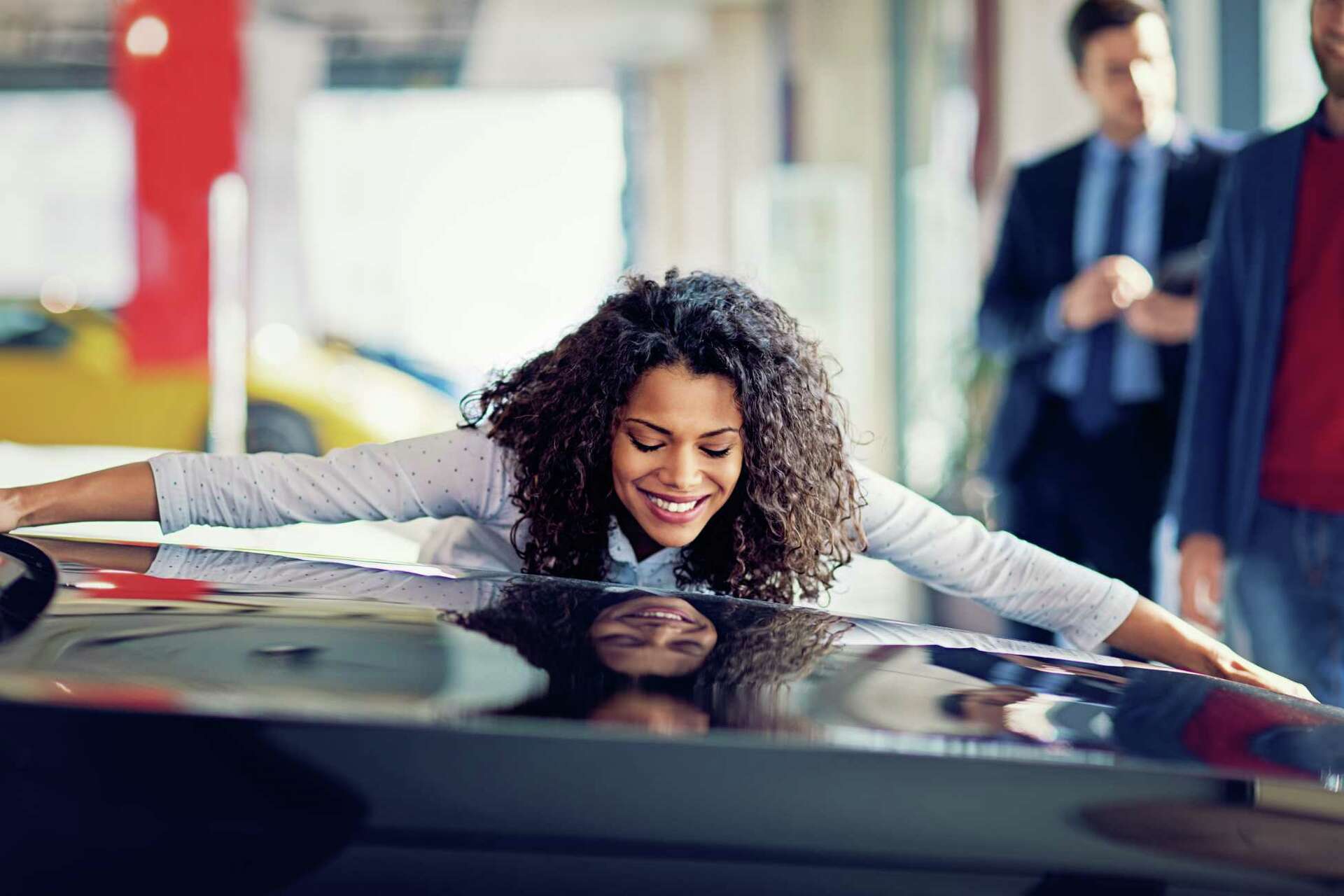 Sales Commissions With the Net Revenue Model Vs. Gross Margin Model