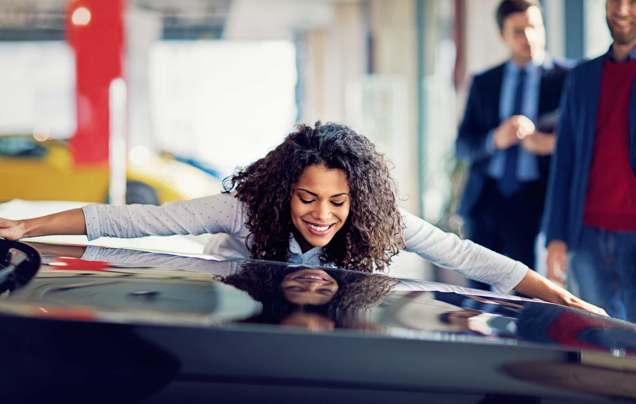 Sales Commissions With the Net Revenue Model Vs. Gross Margin Model