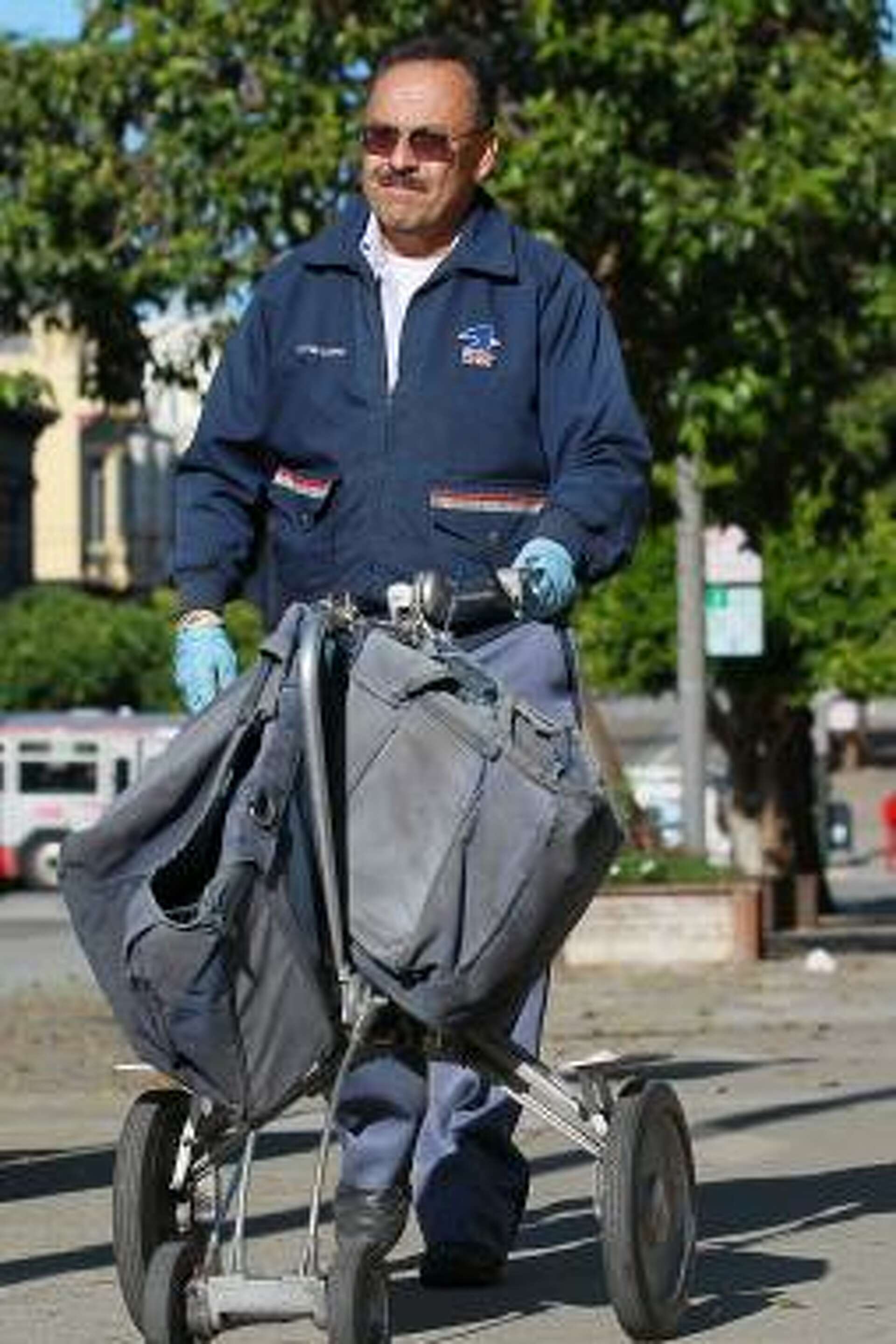 How to Send a Shipping Label by Email