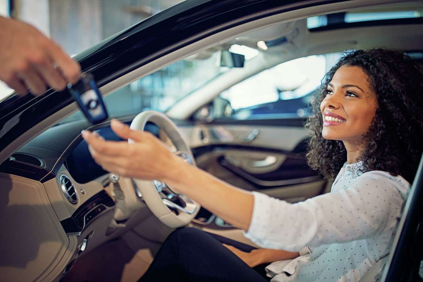 How to Set Up a Used Car Dealership