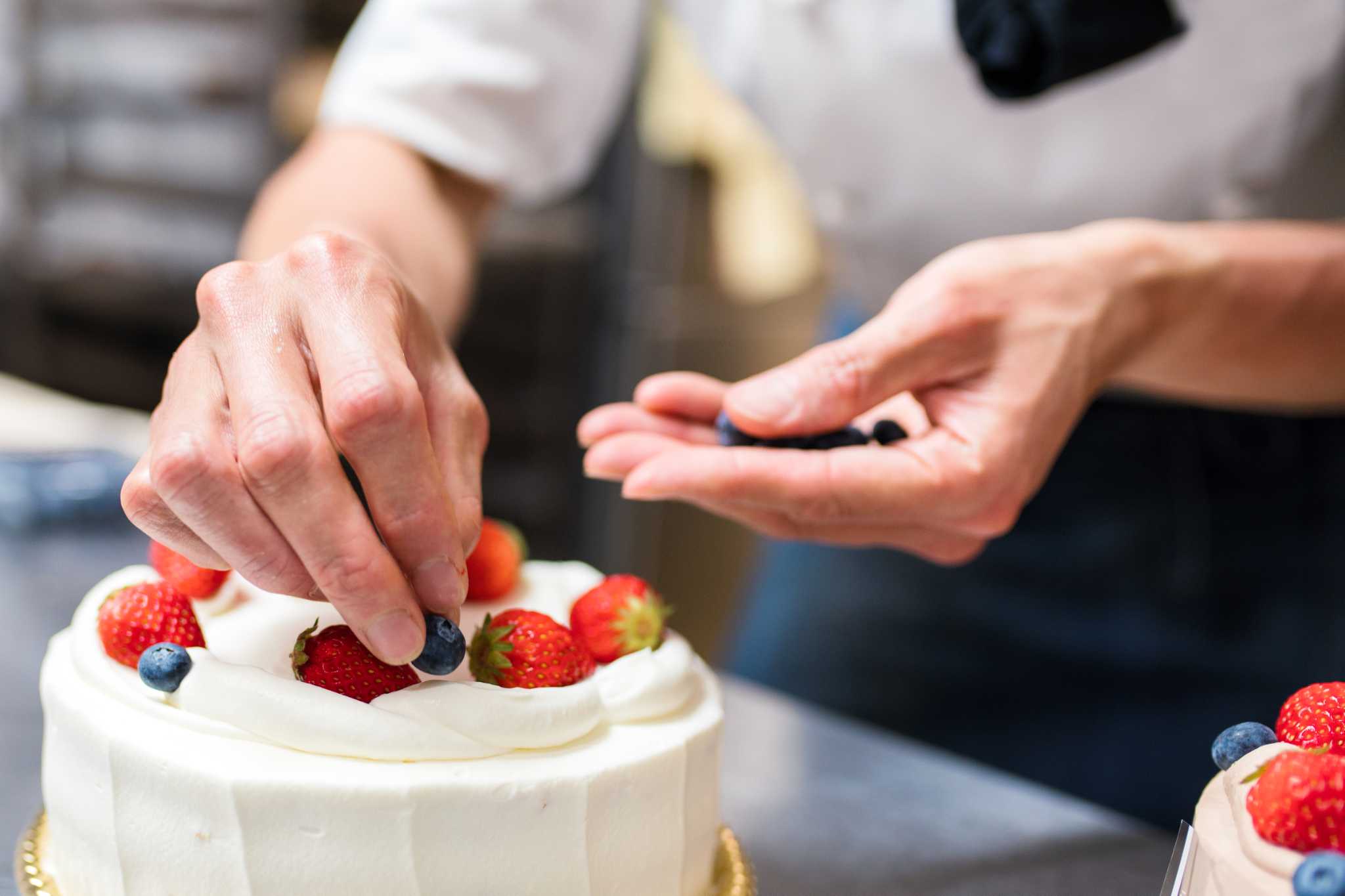 How to Start a Cake Business at Home