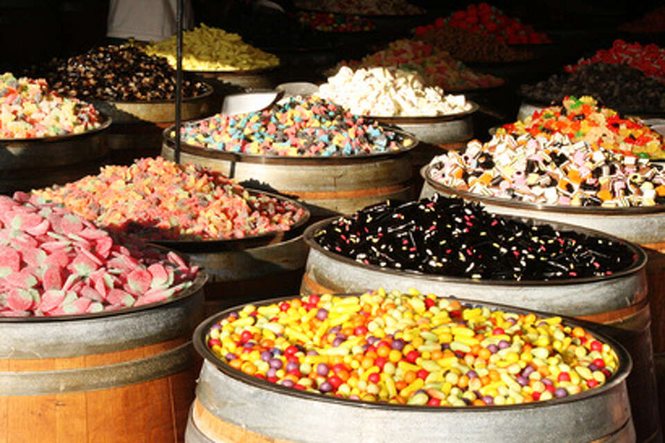 How to Start a Candy Store Business