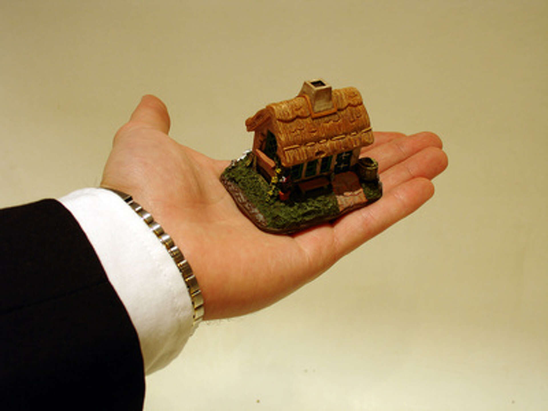 How to Start My Own Real Estate Business