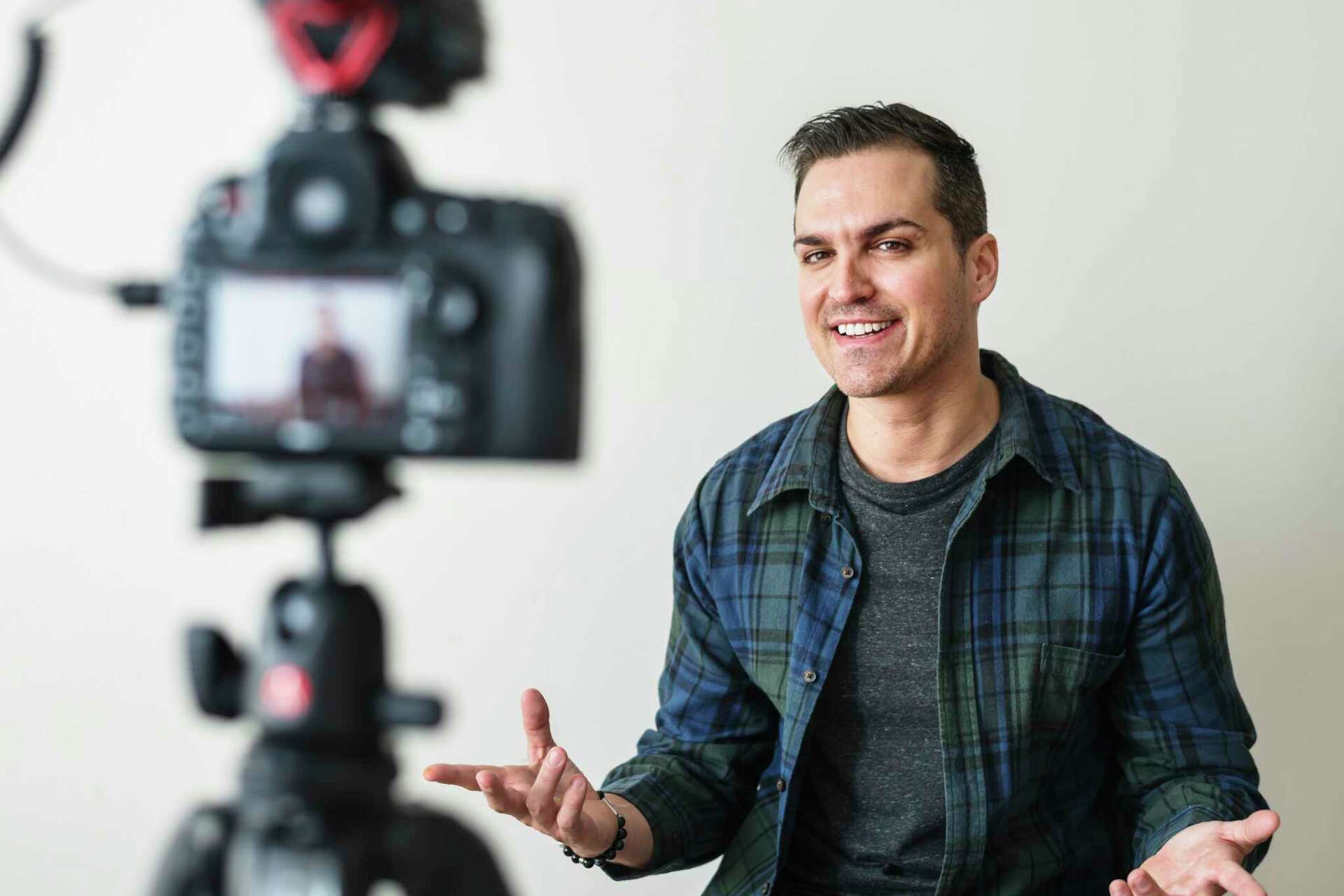 How to Start Vlogging on YouTube for Money