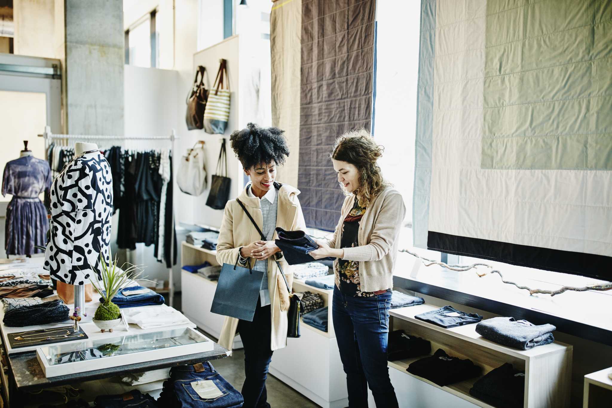 How to Start a Women's Clothing Retail Business