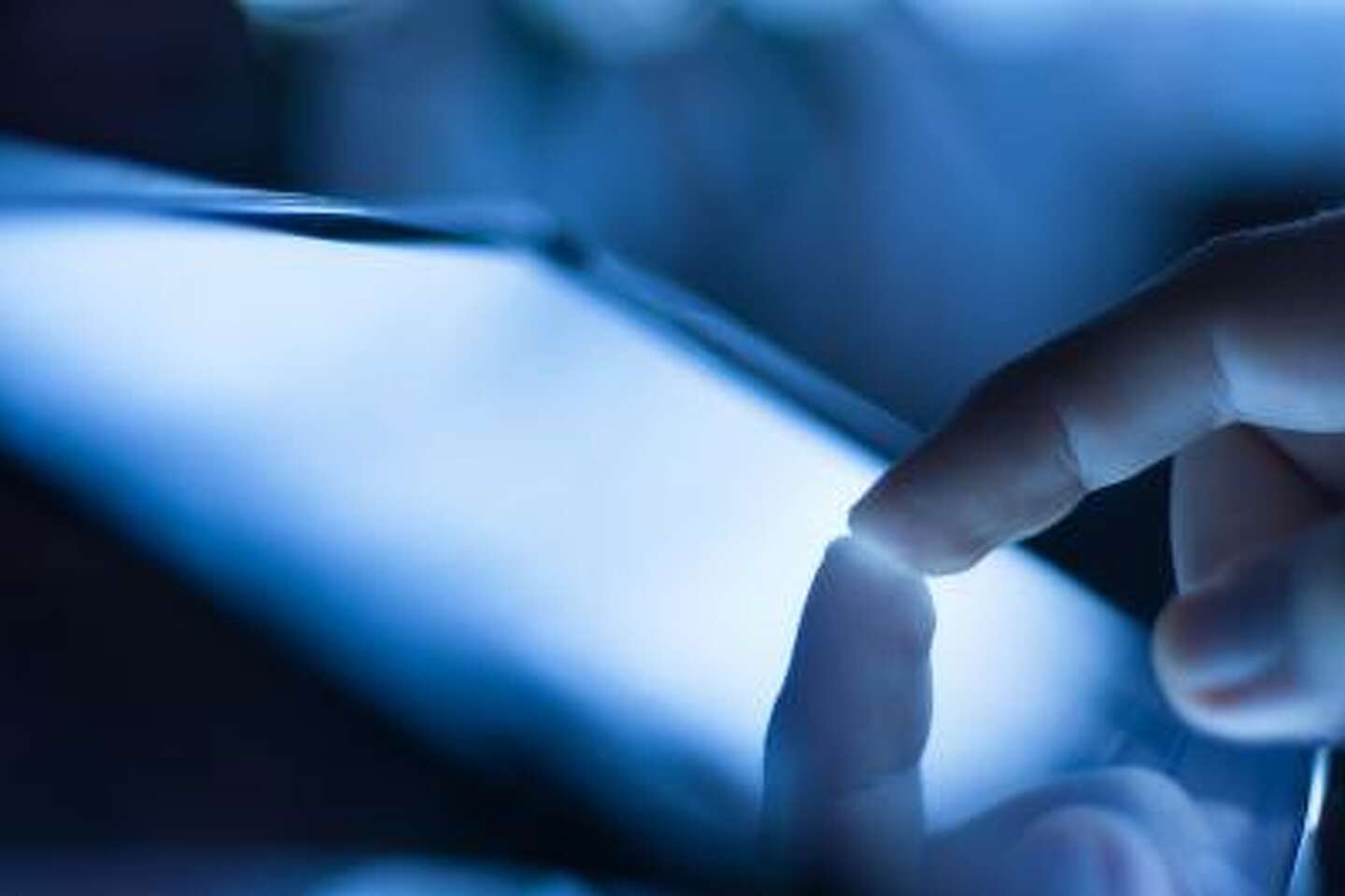 How to Stop the LED Blinking When the Lid Is Closed on an HP Laptop